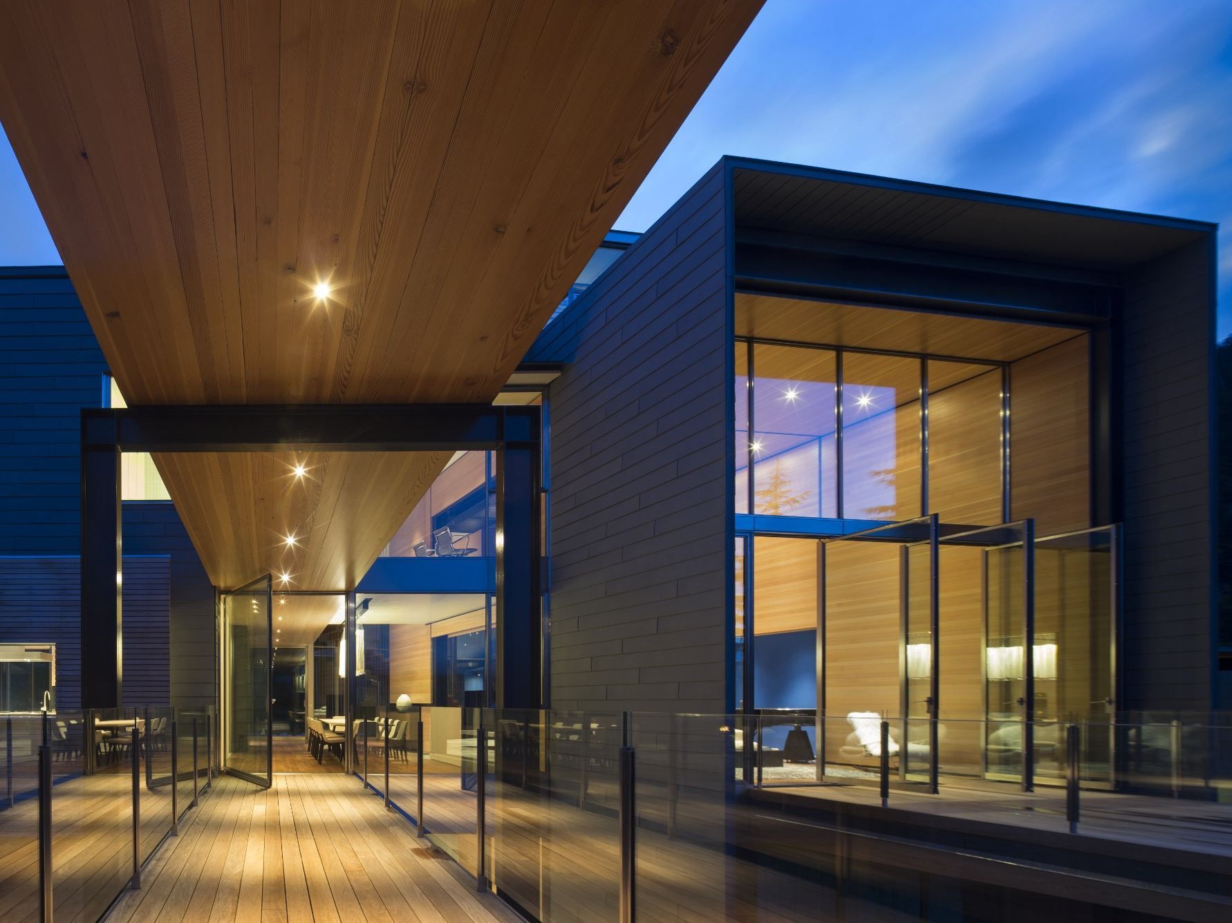 M55 | Horizontally pivoted window By Capoferri Serramenti