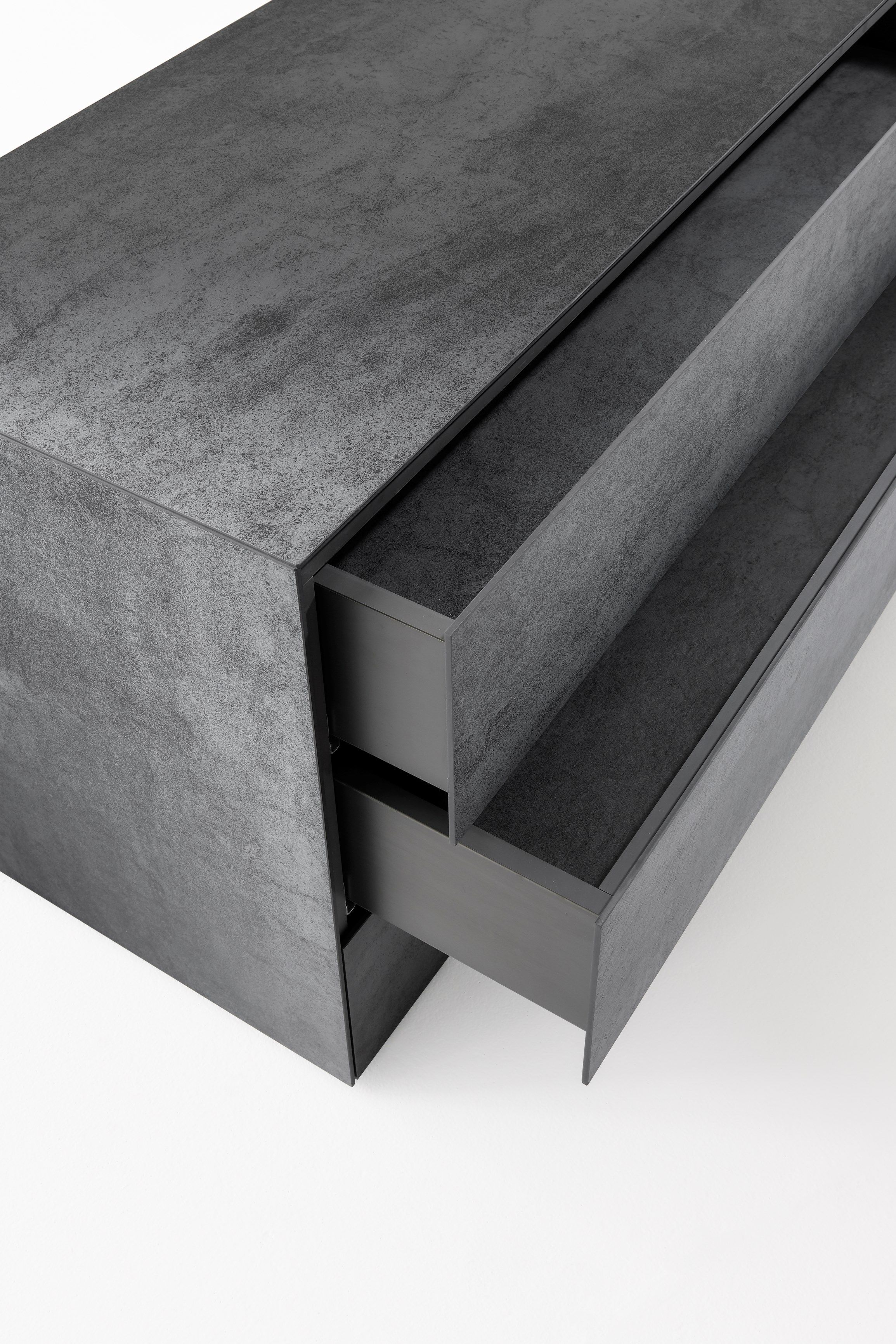 MAGIC BOX Crystal chest of drawers By Glas Italia | design Piero Lissoni