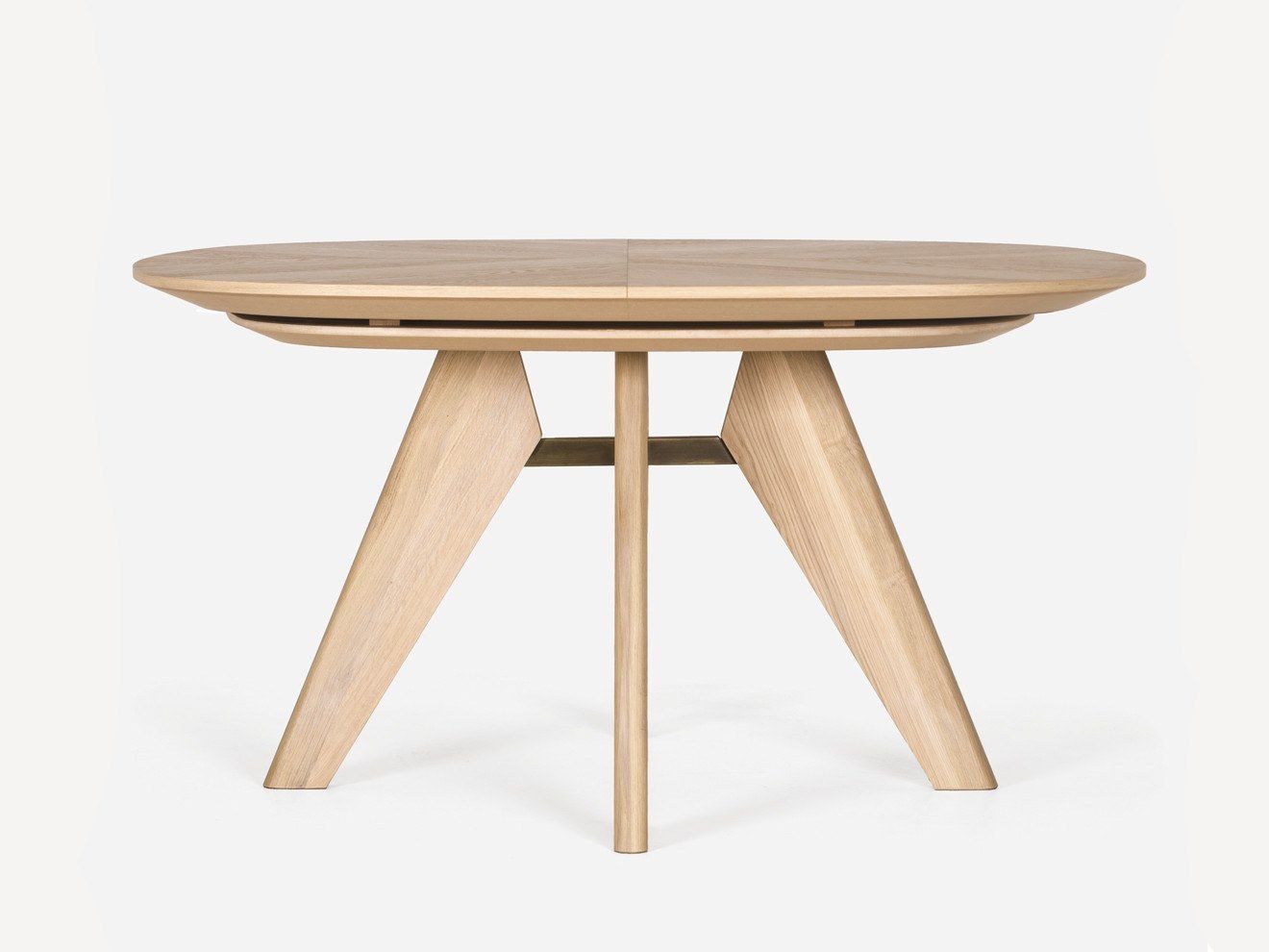 MAIDO SQUIRCLE Extending solid wood dining table By Anesis