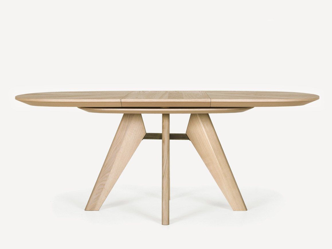 MAIDO SQUIRCLE Extending solid wood dining table By Anesis