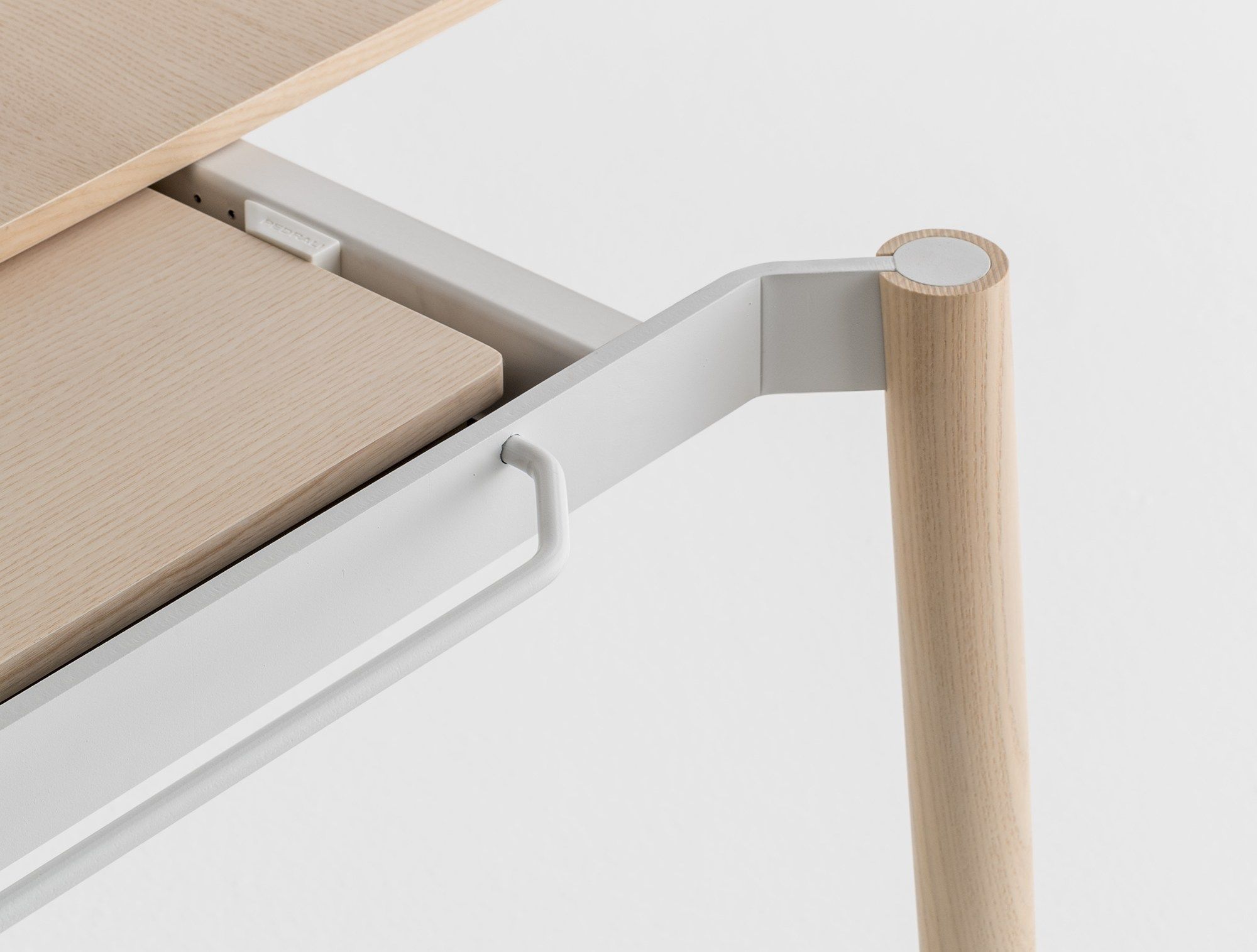 MALMÖ TML | Table Extending rectangular ash table By Pedrali