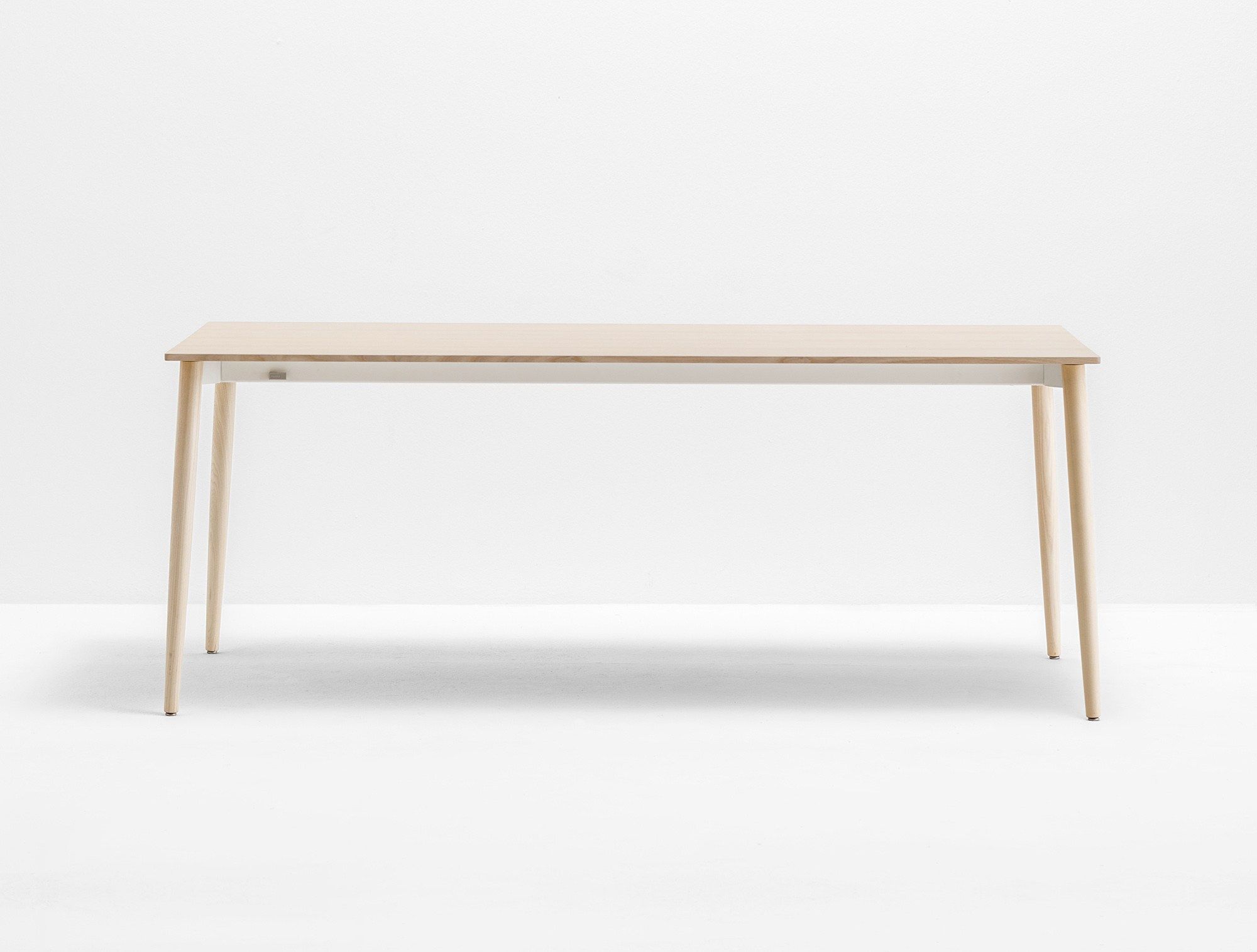 MALMÖ TML | Table Extending rectangular ash table By Pedrali