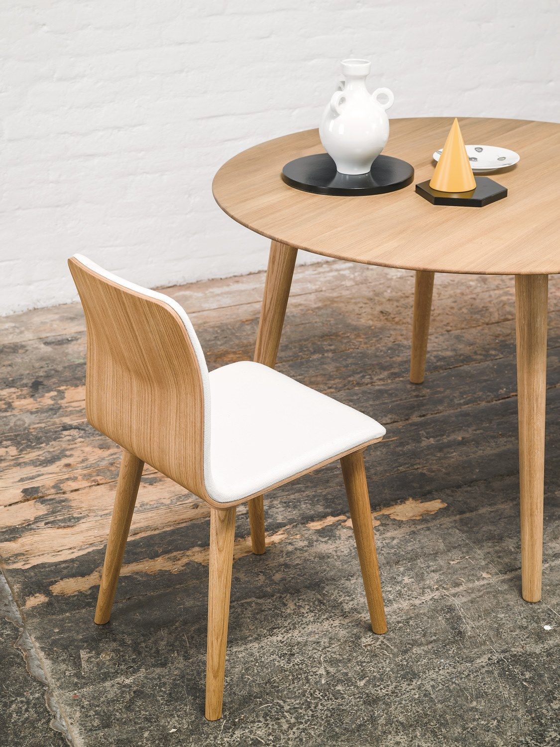 MALMÖ | Round table By TON design Michal Riabic