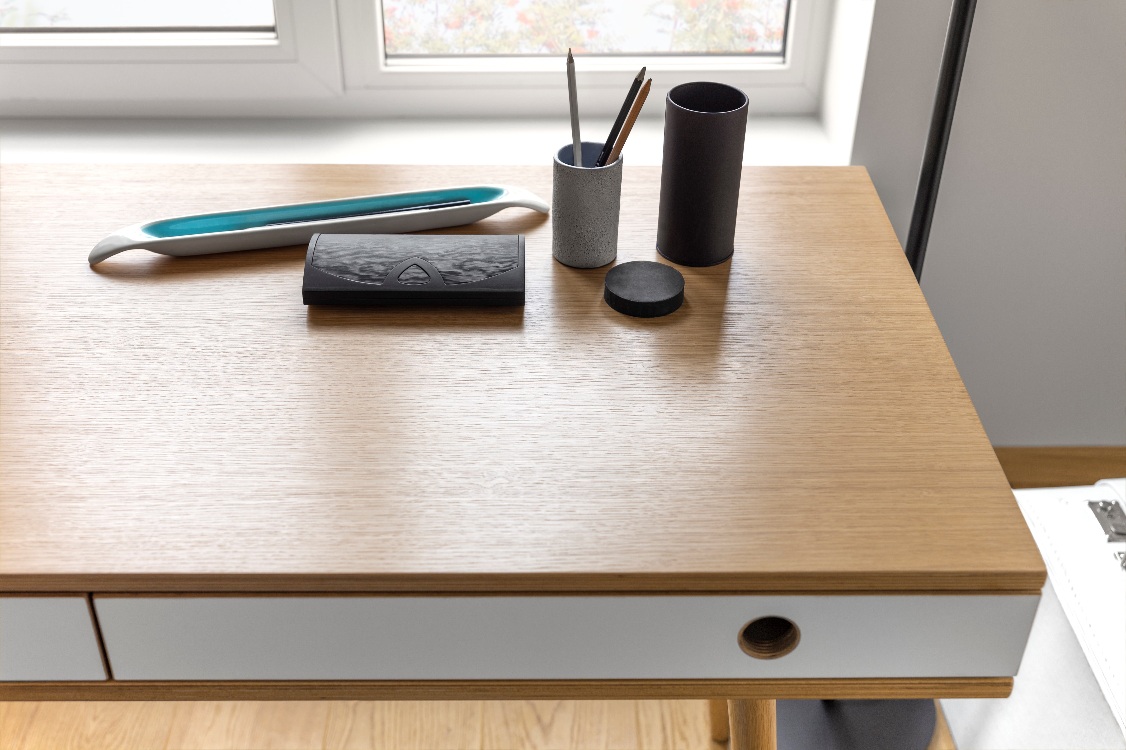 MAN | Writing desk By Radis design Raul Abner