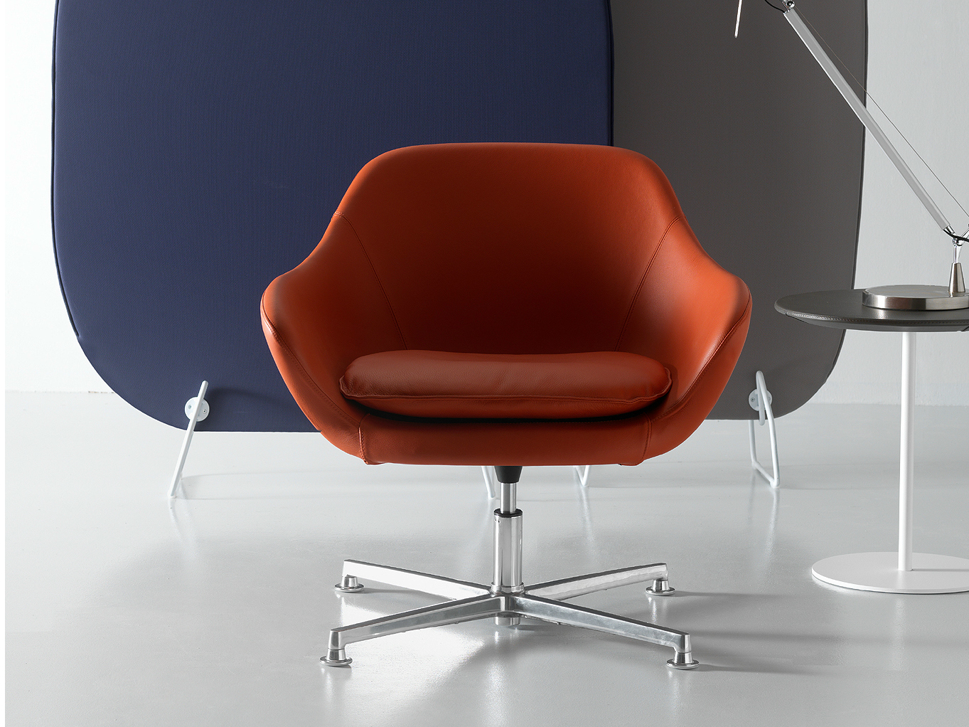 MANTA | Armchair with 4-spoke base By Quinti Sedute design Marco Cocco