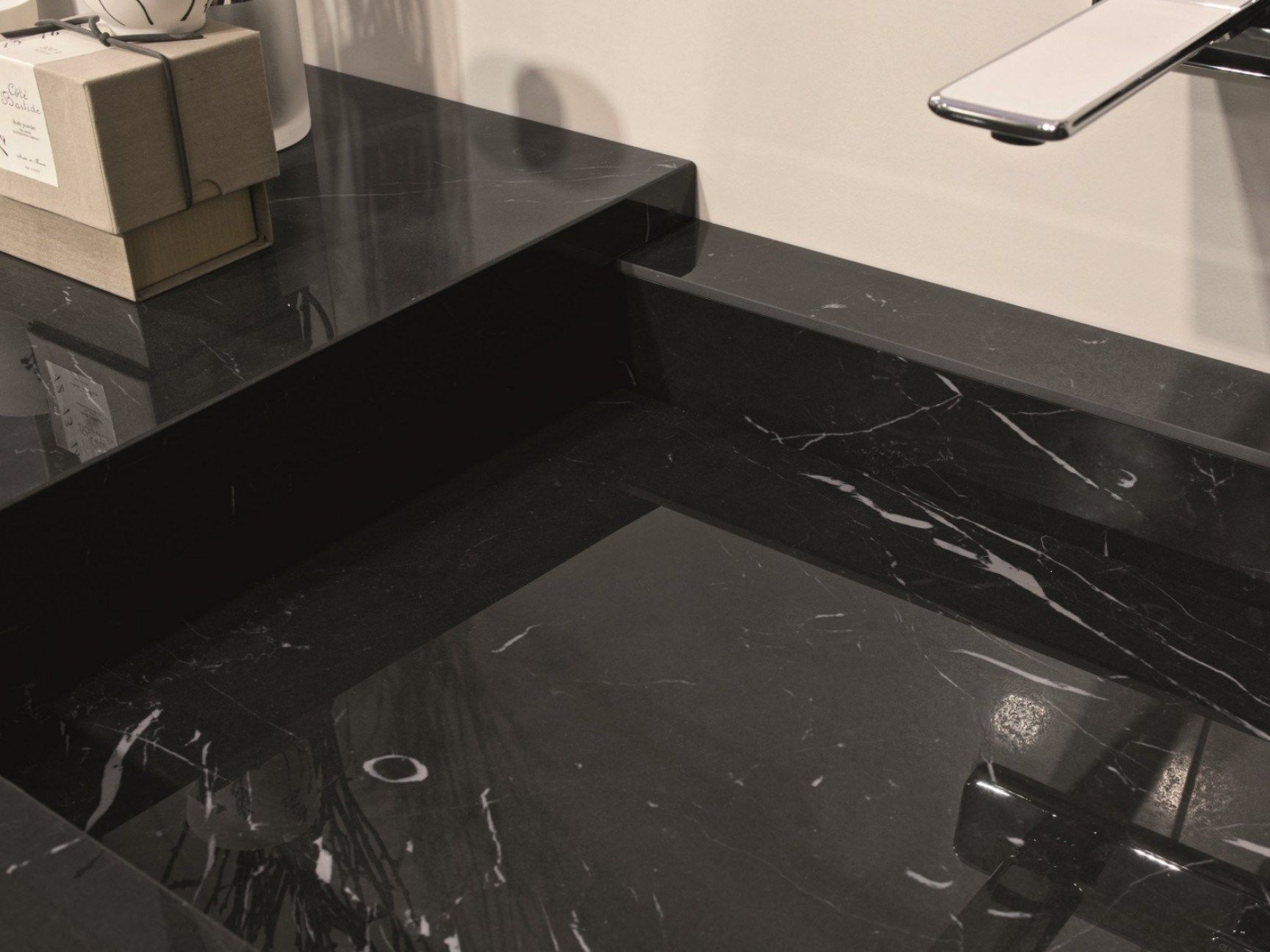 Lastre in gres porcellanato effetto marmo grande formato MARBLE By ...