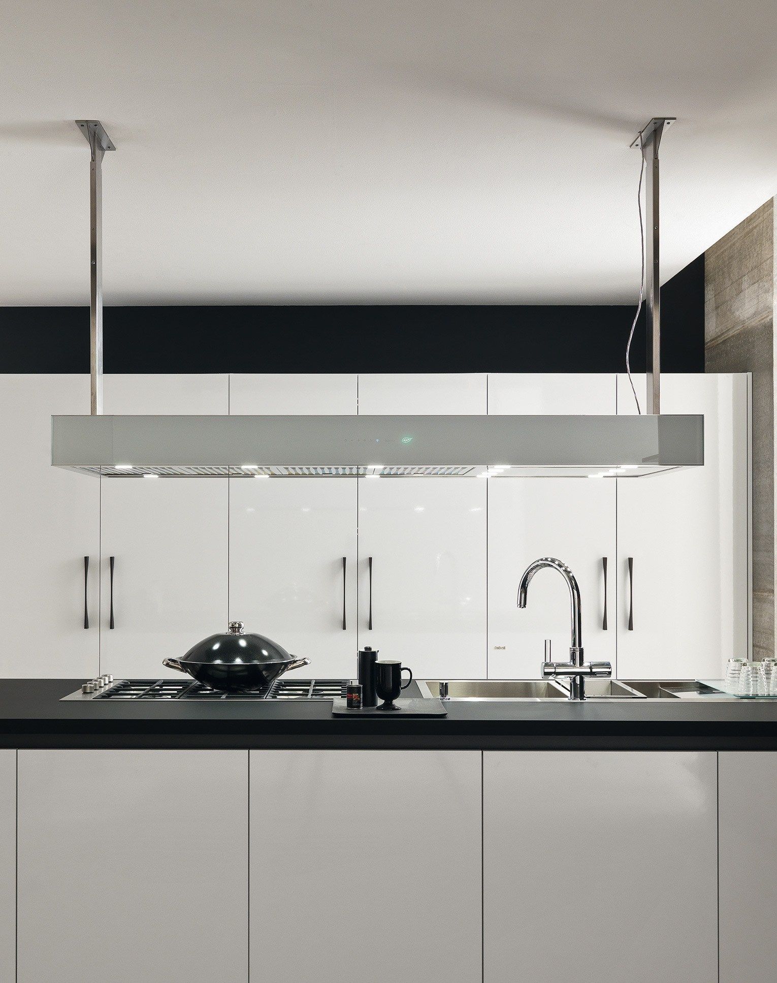 MARINA LINE 3.0 / 02 Cocina integral de Fenix-NTM® con península By ...