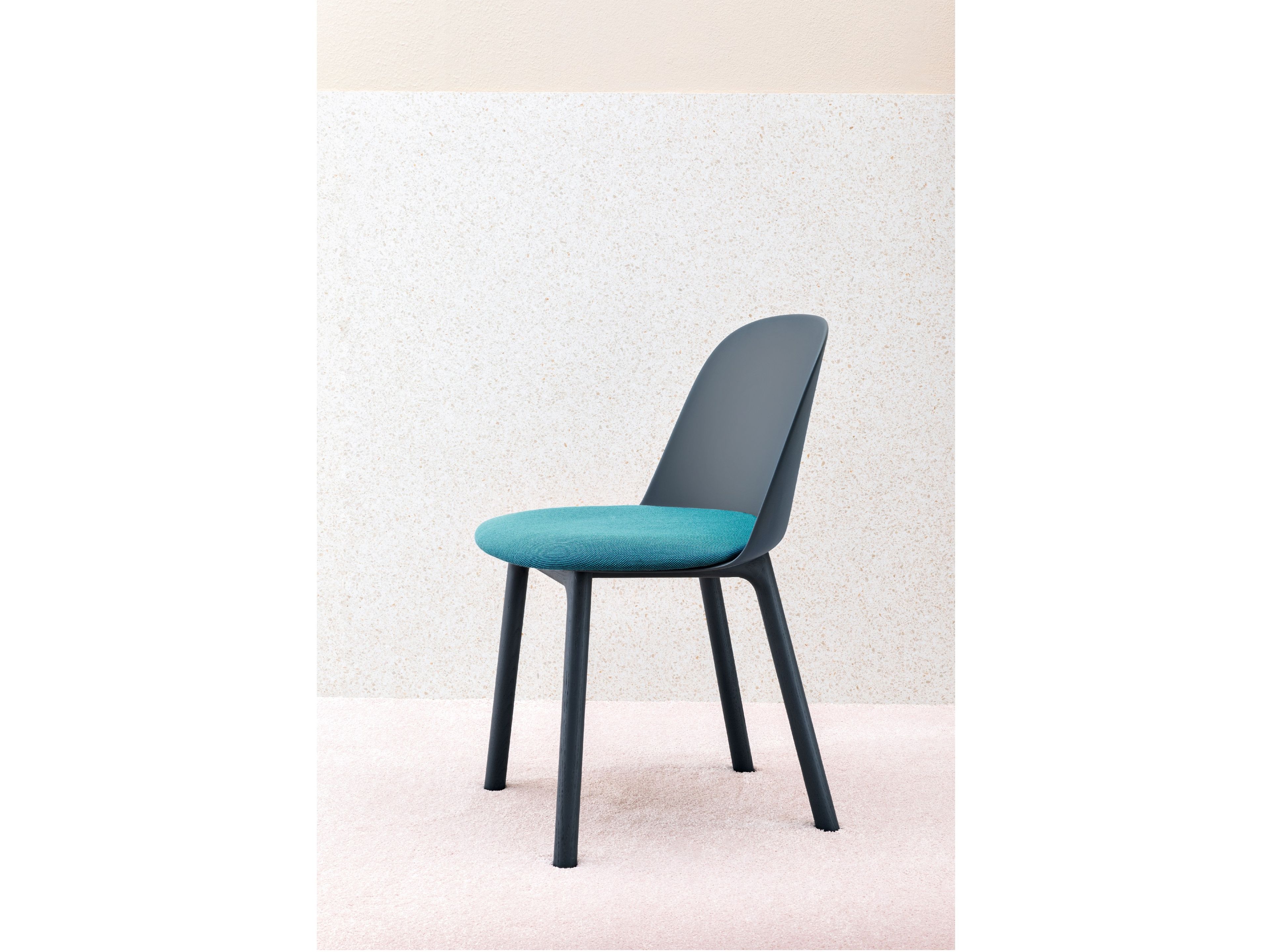 MARIOLINA | Chair with integrated cushion By Miniforms design E-ggs
