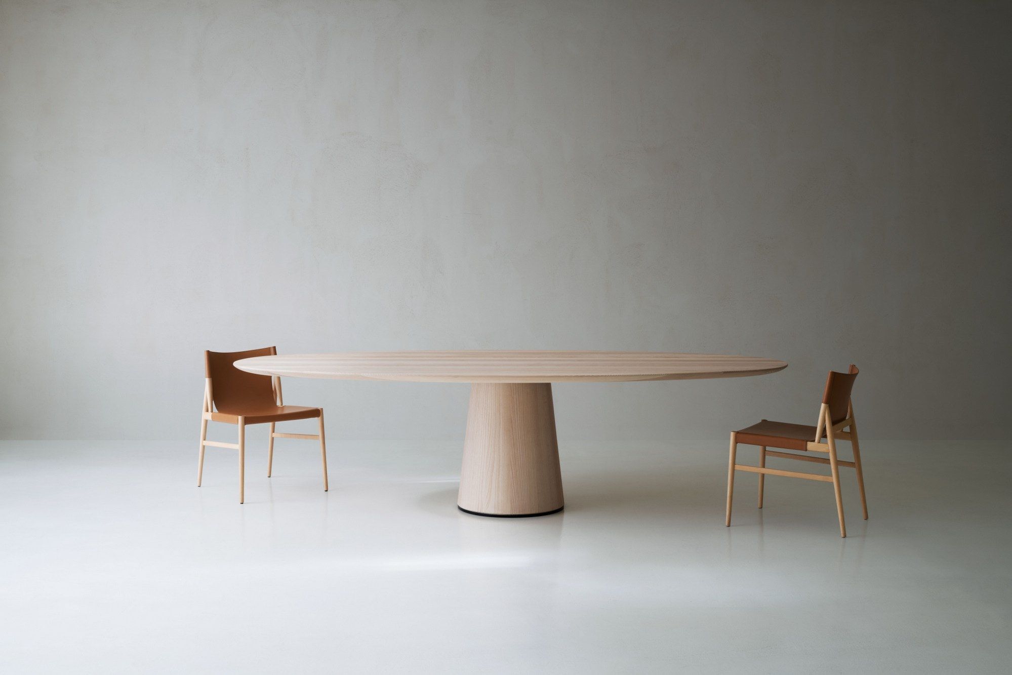 MATERIC Oval ash table By Porro | design Piero Lissoni