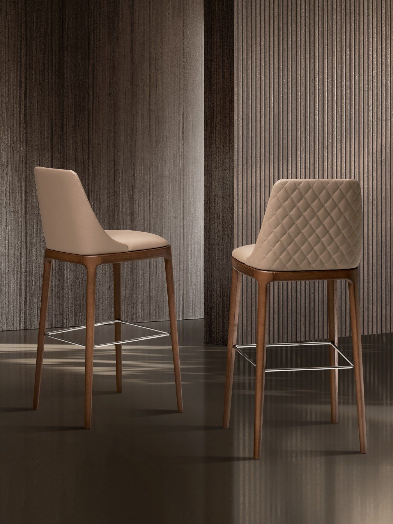 MAX DIAMOND High leather stool with back By EFORMA | design Antoy Filips