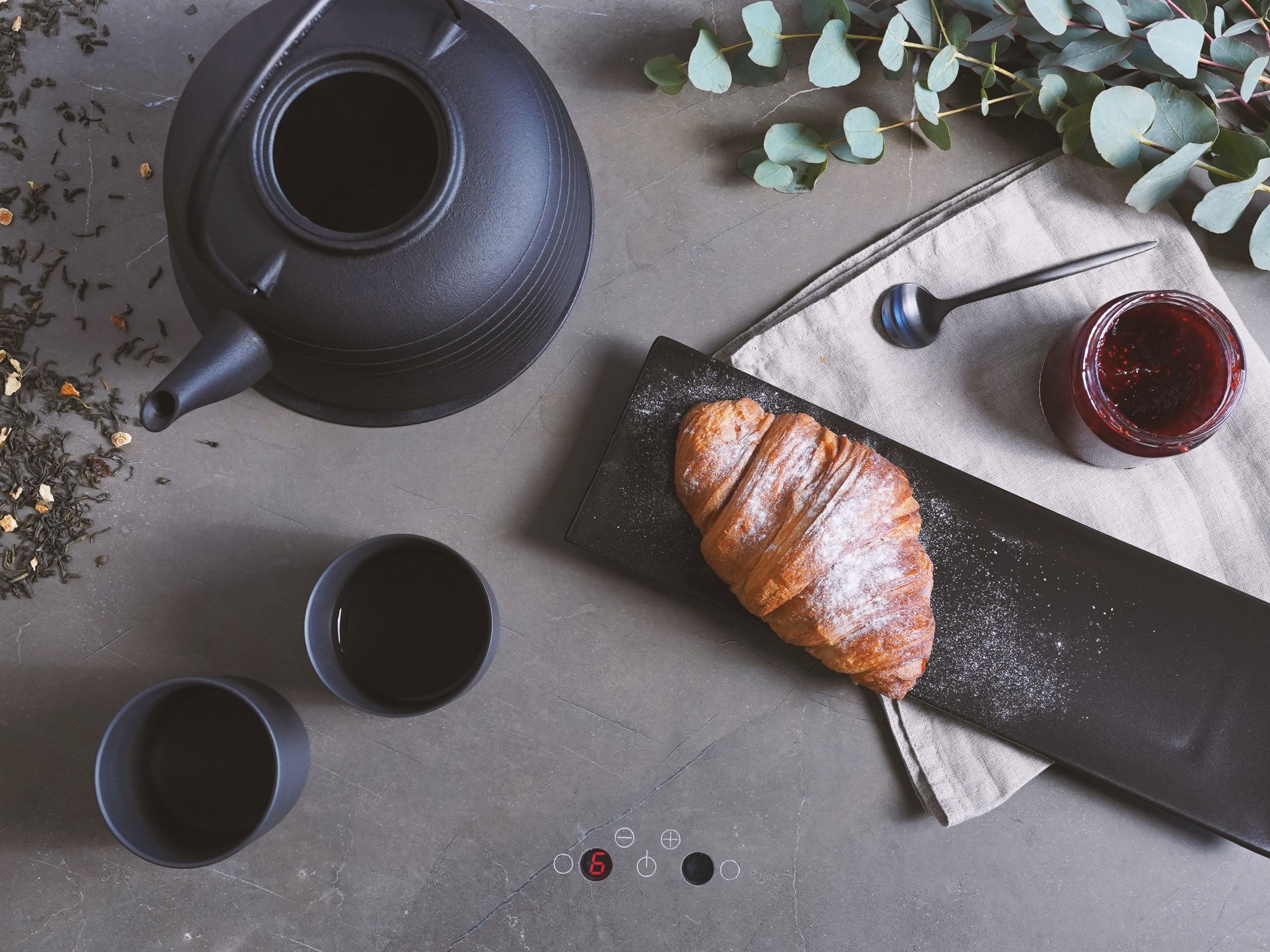 MEA DURA EDGE Table By ATOLL