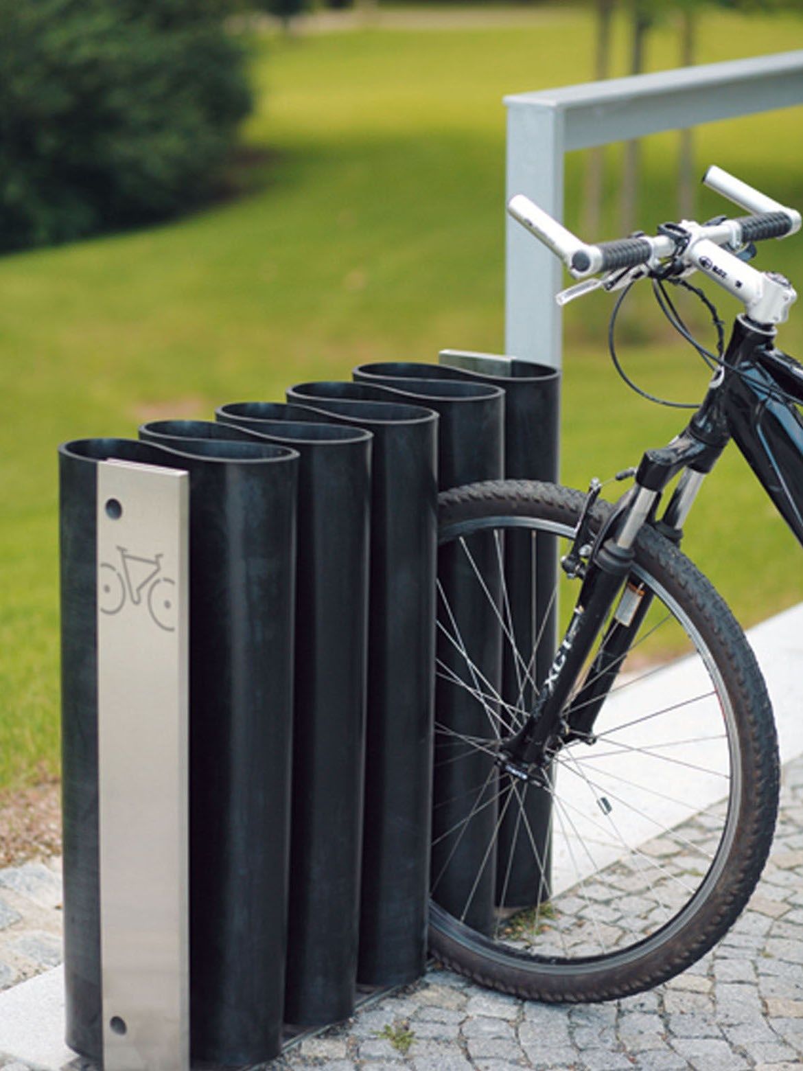 Steel Bicycle rack MEANDRE By mmcité1 design David Karásek, Radek Hegmon