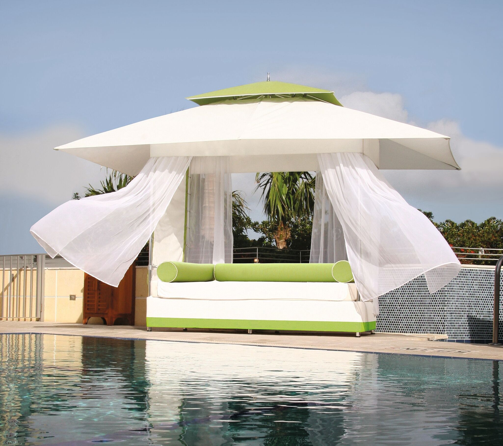 MERCURY Lit de jardin à baldaquin avec parasol By Tuuci | design Dougan ...