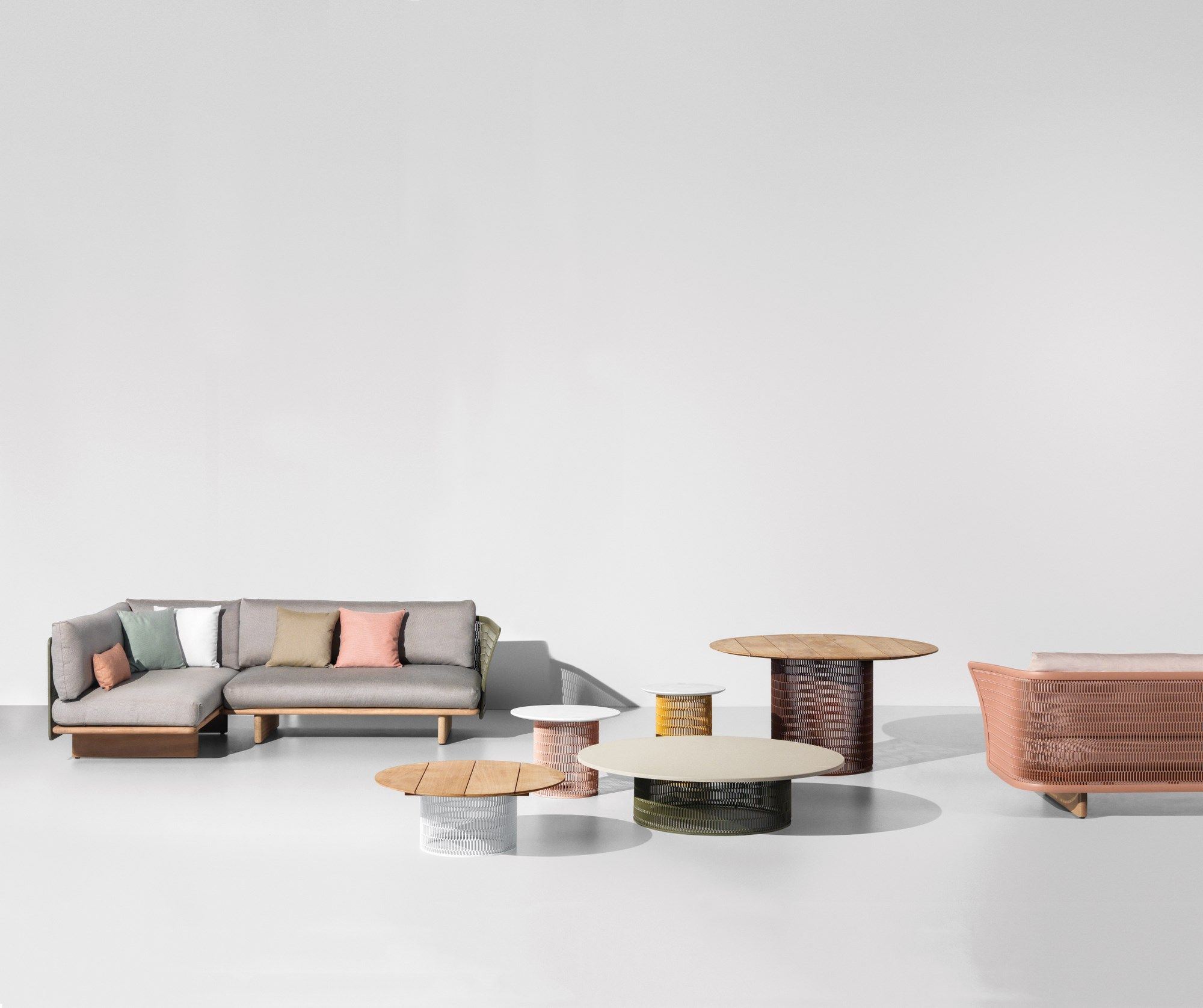 MESH Teak garden side table By Kettal | design Patricia Urquiola