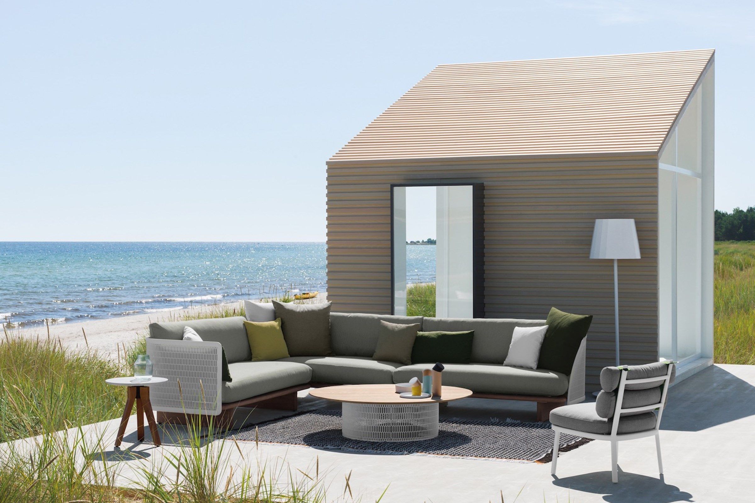 MESH Teak garden side table By Kettal | design Patricia Urquiola