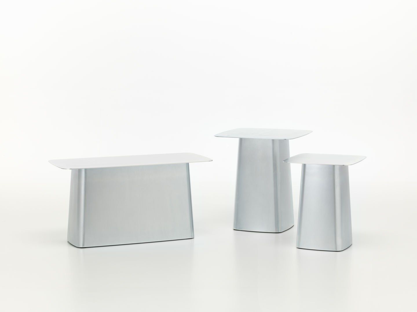 METAL SIDE TABLE OUTDOOR Powder coated steel garden side table By Vitra ...