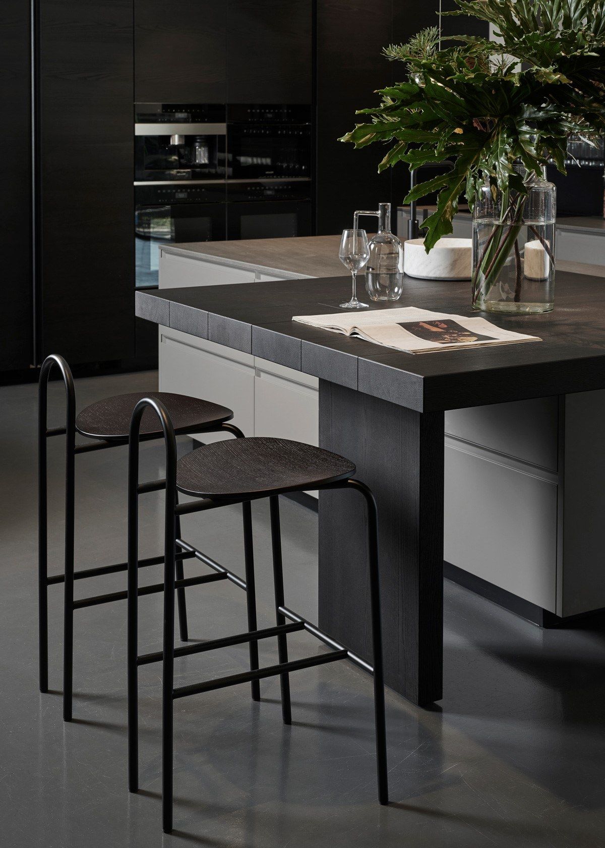 MICHELLE High stool with footrest By SP01 | design Tim Rundle