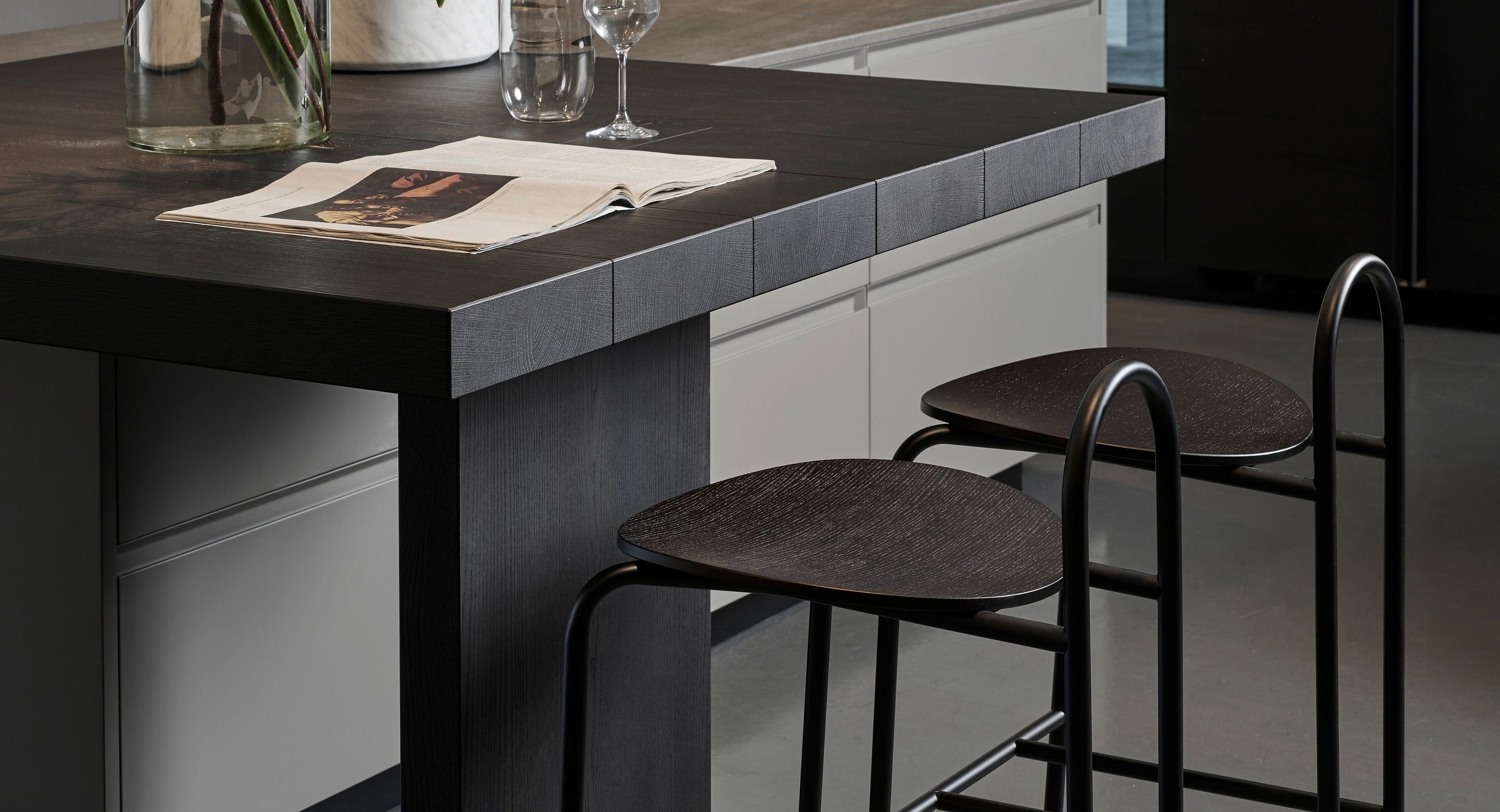 MICHELLE High stool with footrest By SP01 | design Tim Rundle