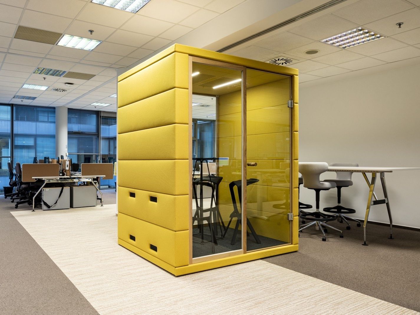Acoustic multimedia fabric office booth MICROOFFICE CUBIQ By SilentLab ...