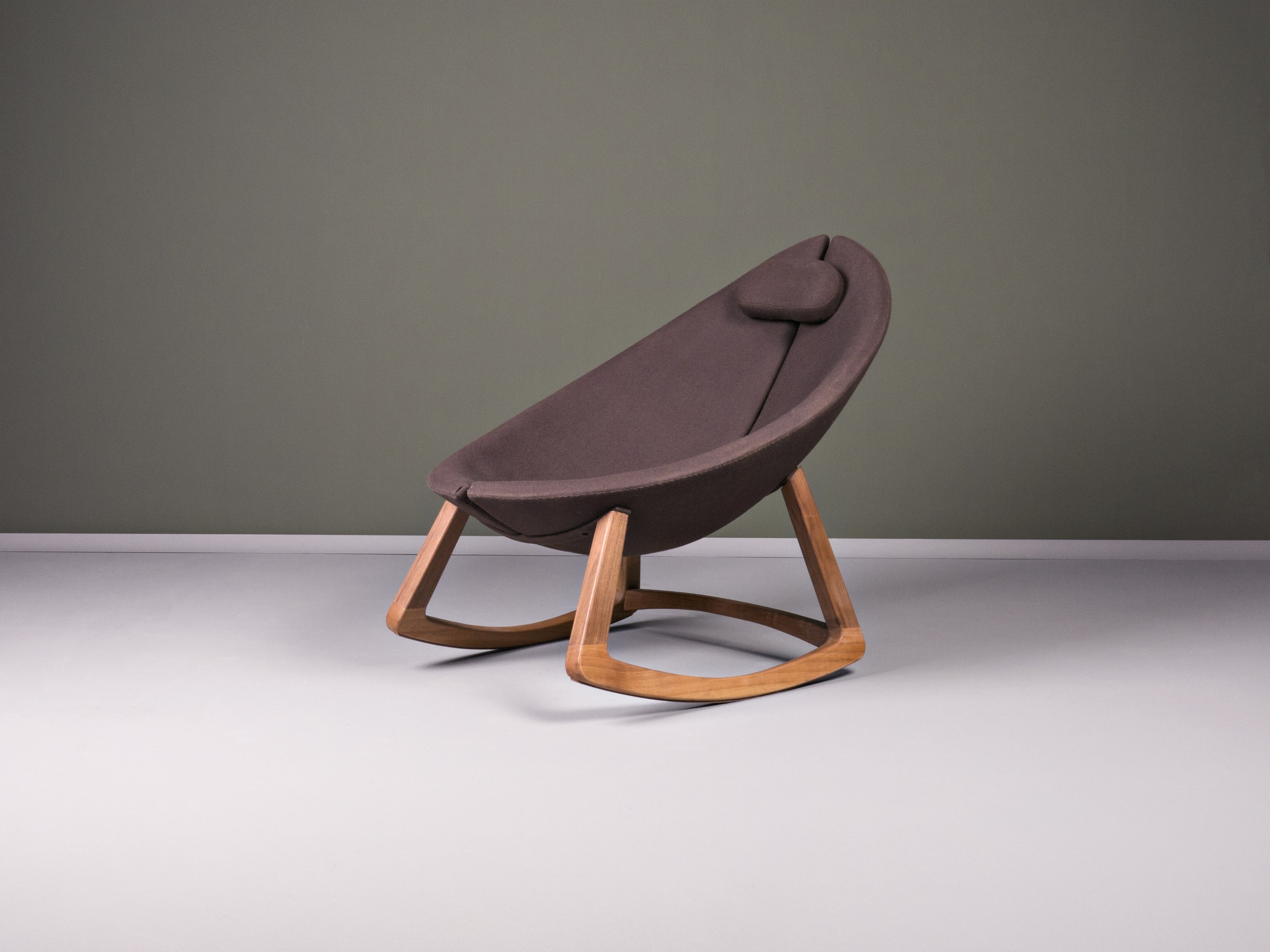 MINAS | Poltrona a dondolo By HOOKL und STOOL design Aleksandar Ugresic