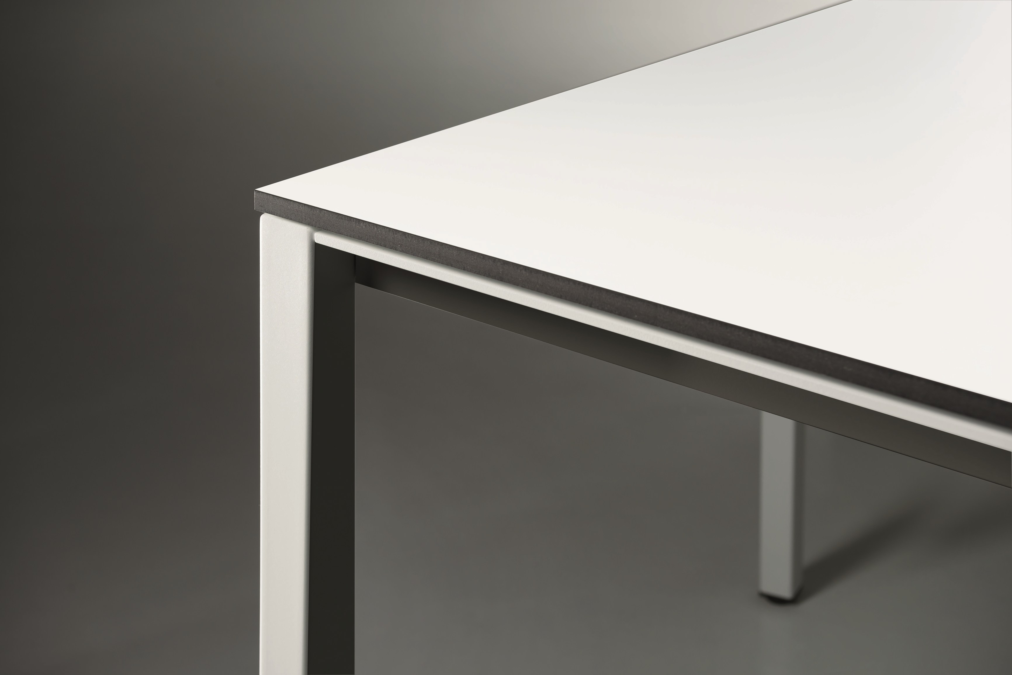 MINIMUM | Round meeting table Minimum Collection By Ultom