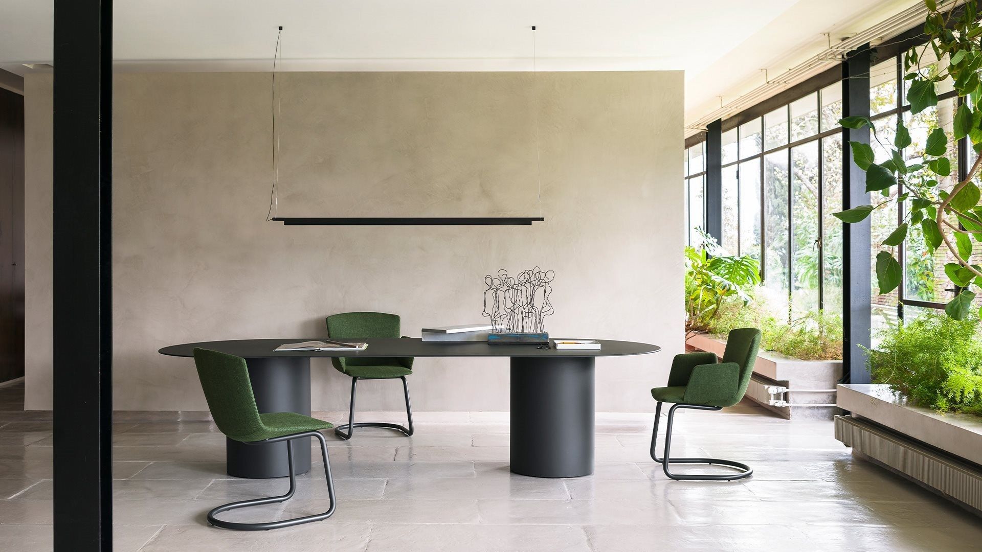 MM8 Tavolo ovale in alluminio By Desalto