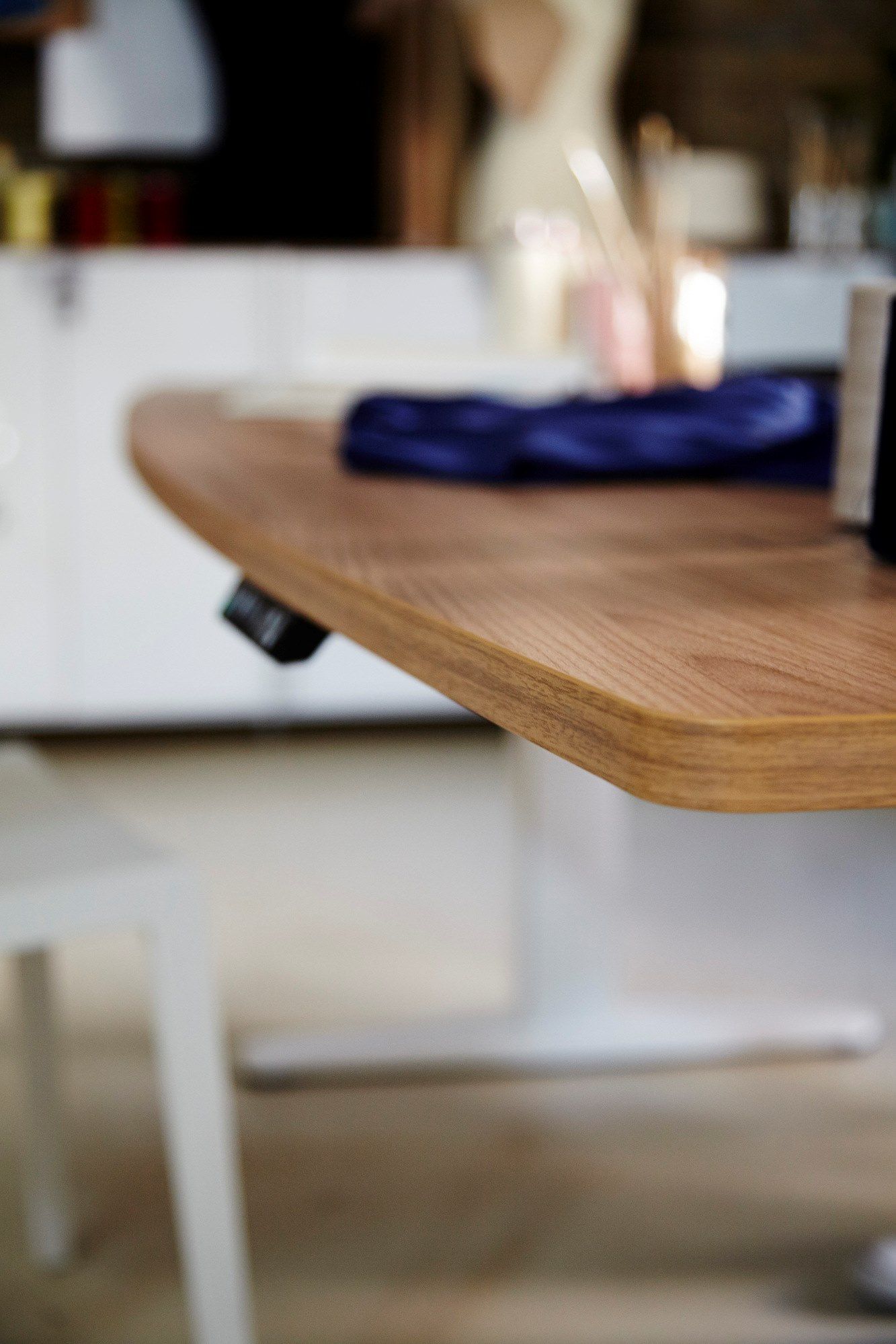 Height-adjustable workstation desk MOBILITY By ACTIU design Javier Cuñado