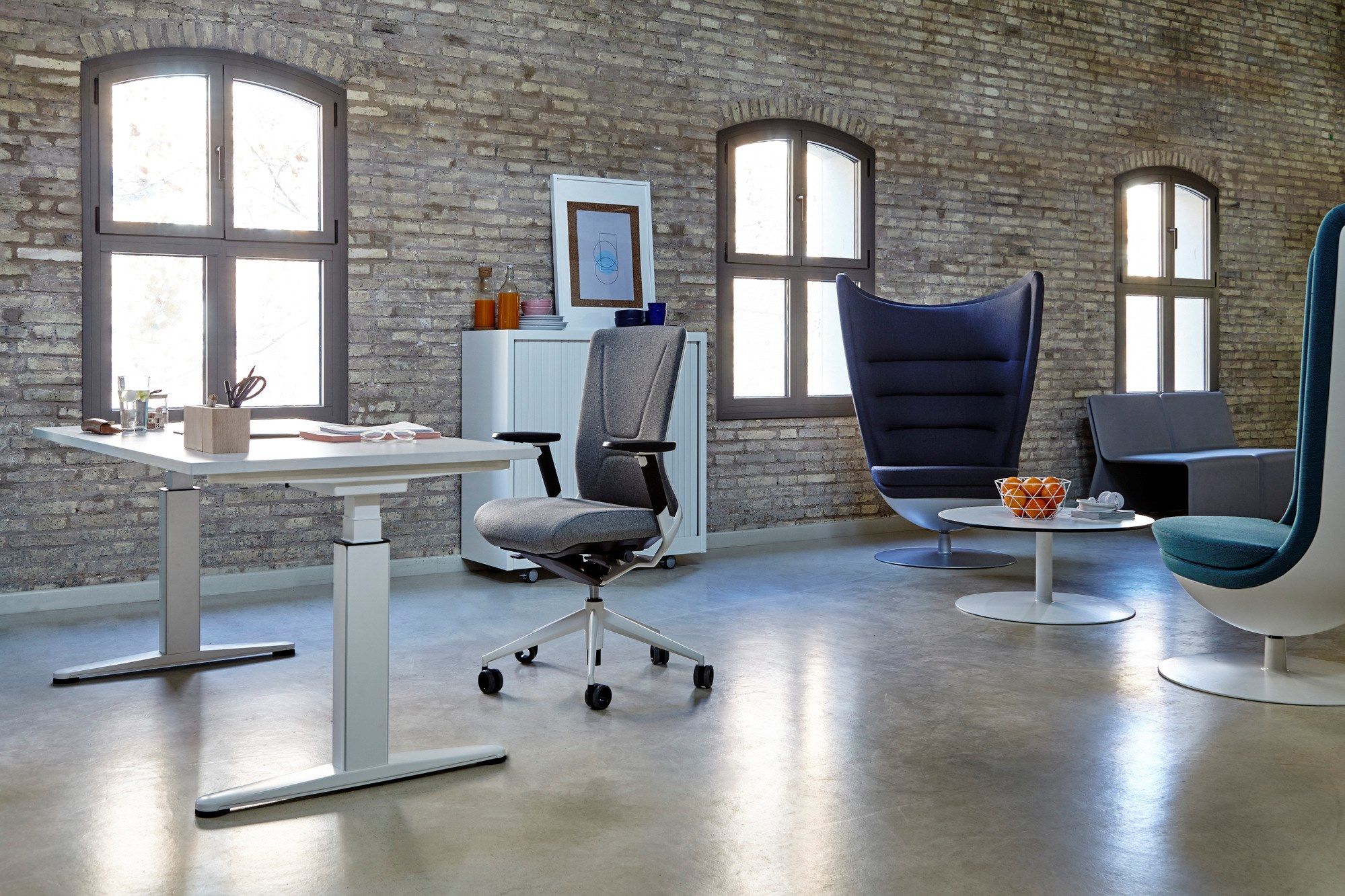 Height-adjustable workstation desk MOBILITY By ACTIU design Javier Cuñado