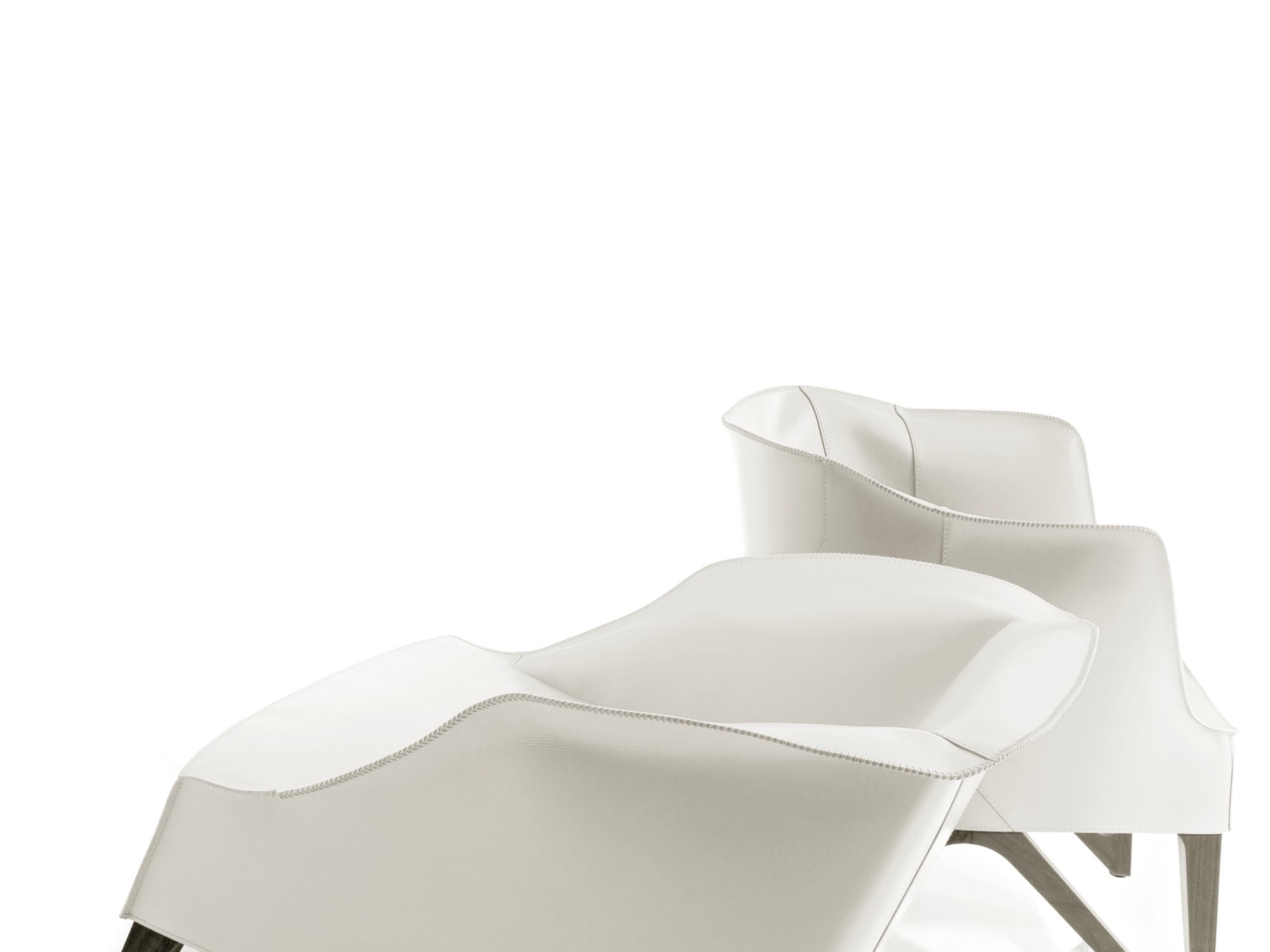 MOBIUS Leather armchair By Giorgetti | design Umberto Asnago