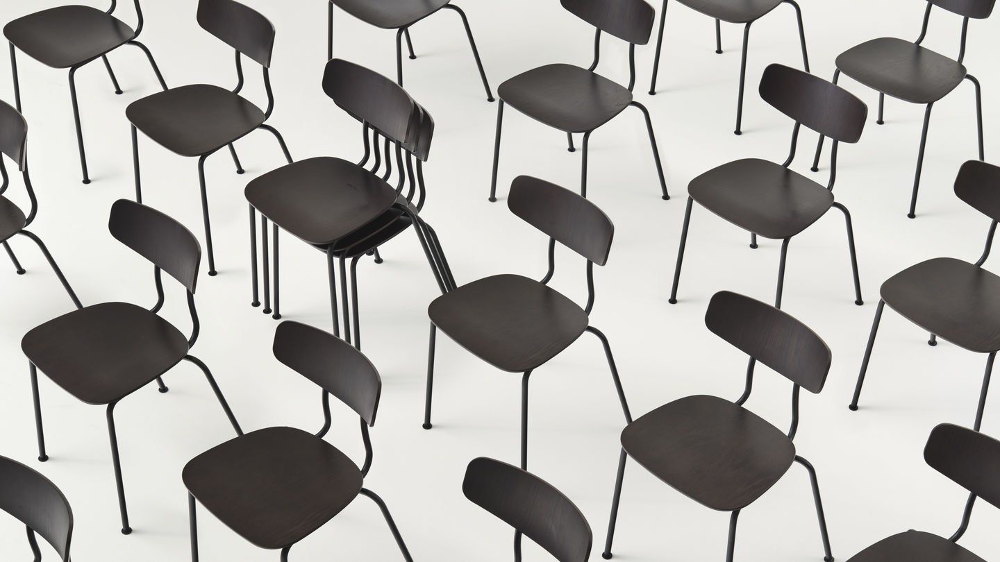 MOCA Stackable open back oak chair By Vitra | design Jasper Morrison