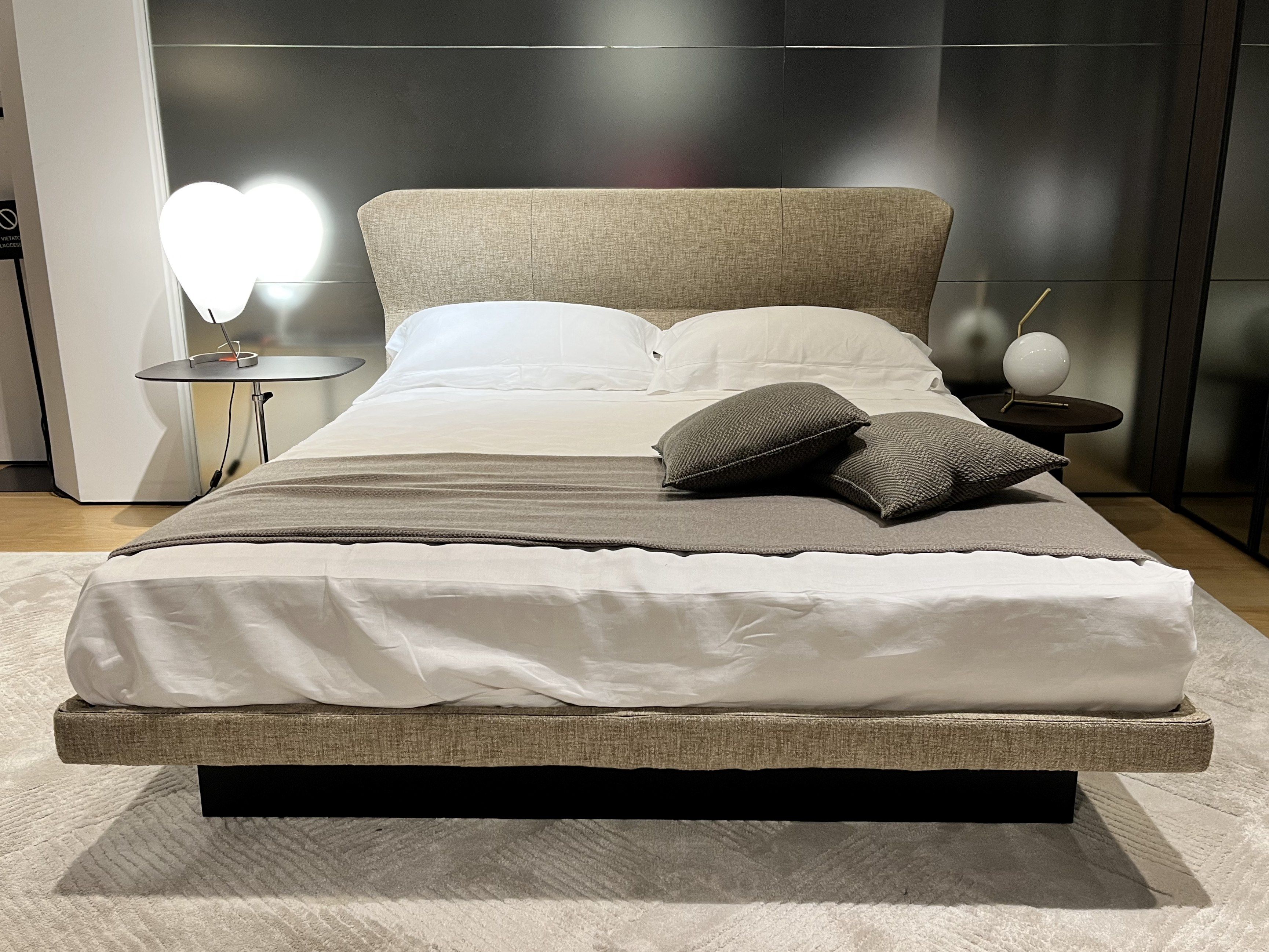 MOLTENI - AZUL bed By In Stock design Nicola Gallizia