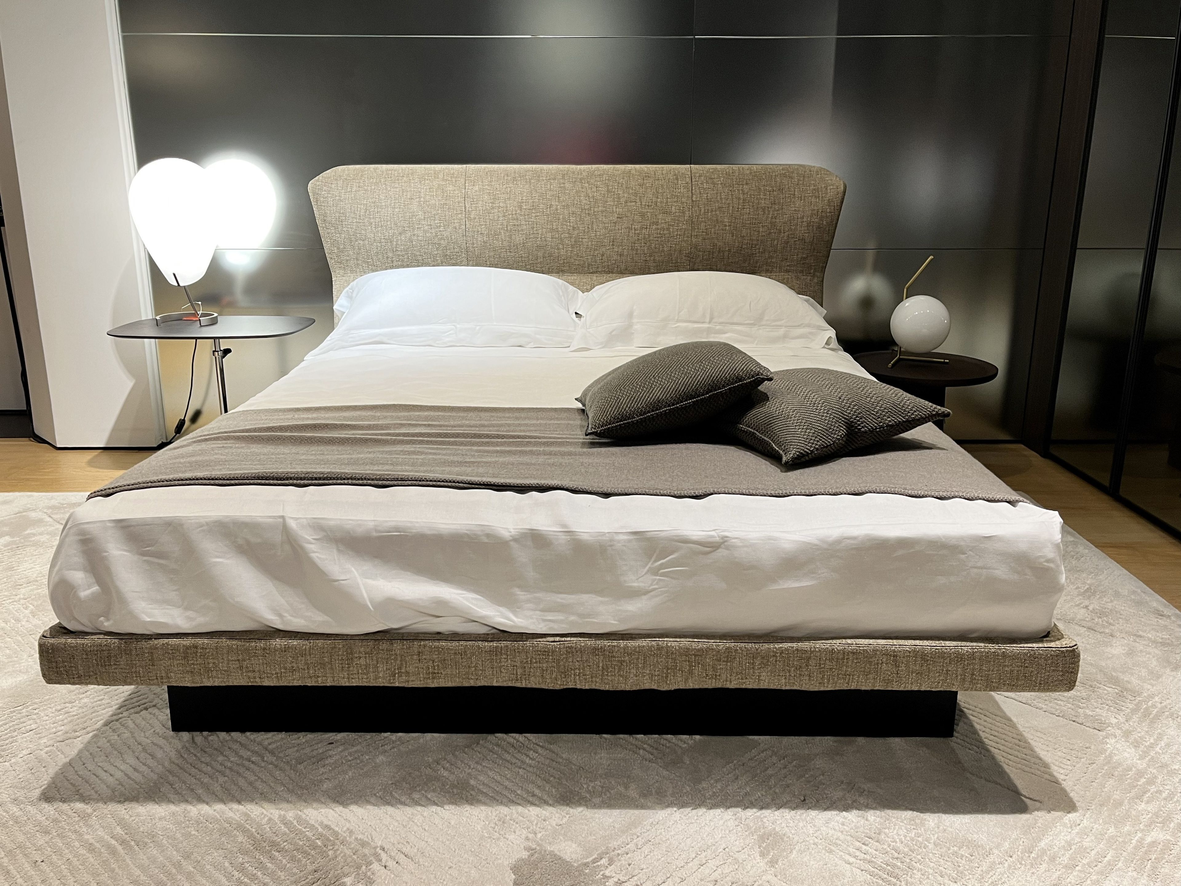 MOLTENI - AZUL bed By In Stock design Nicola Gallizia