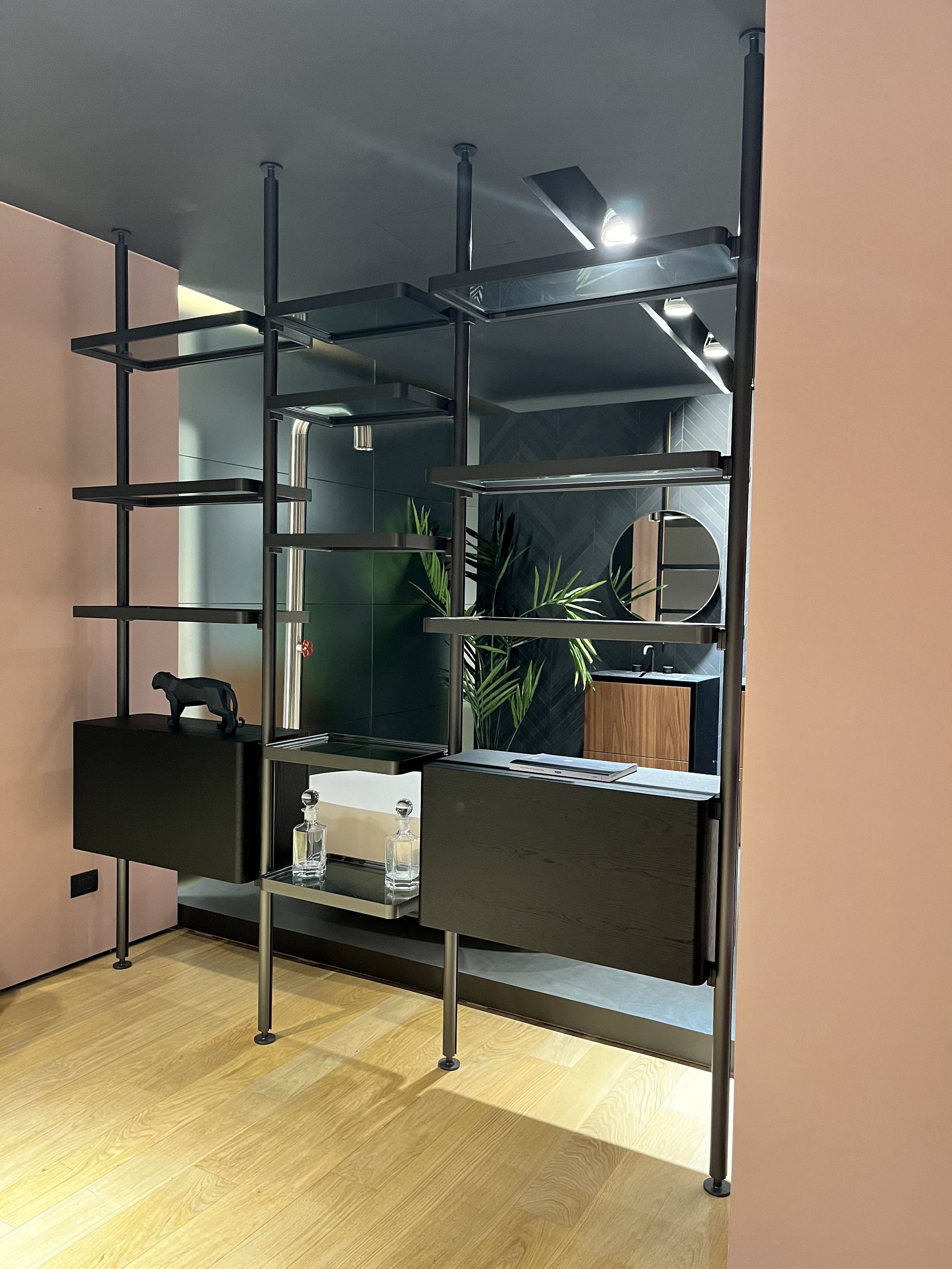 MOLTENI - HECTOR Floor-ceiling mounted bookcase By In Stock | design ...