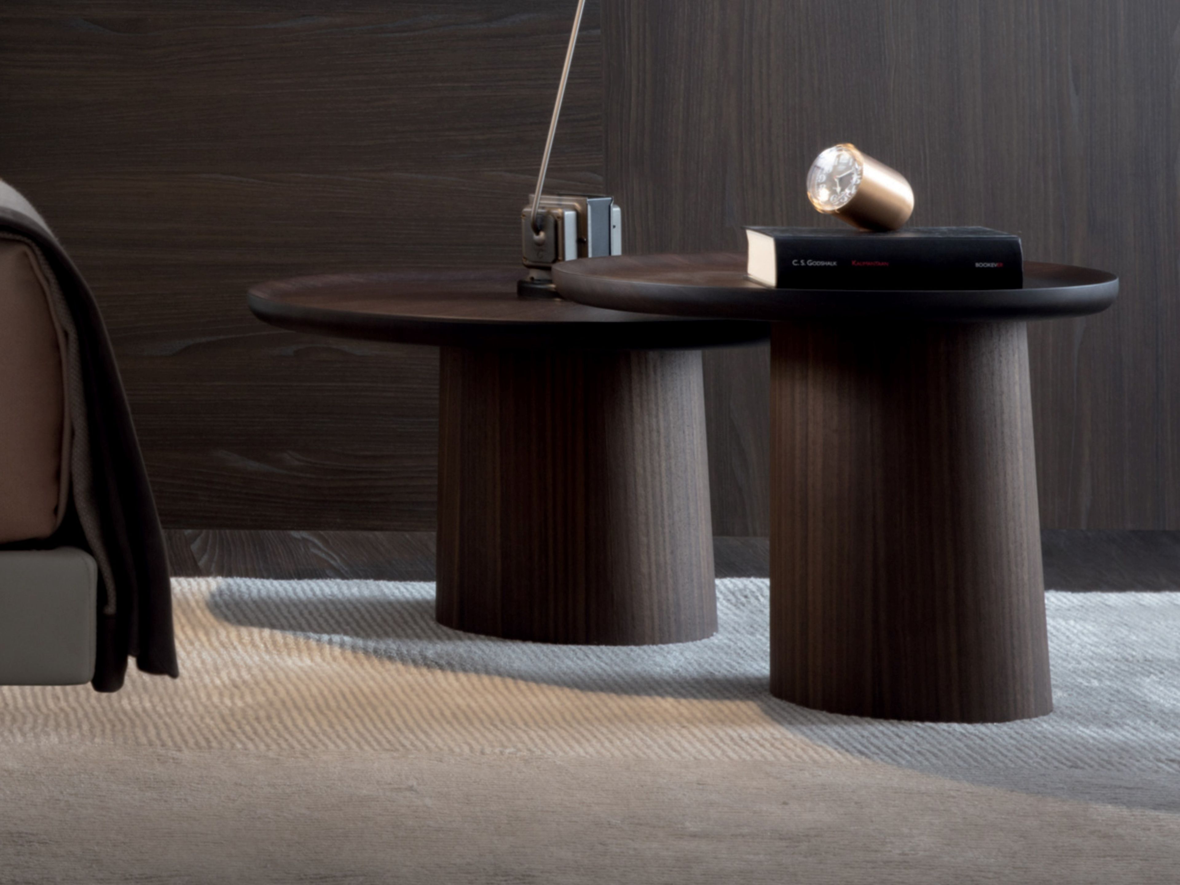 MOLTENI - LOUISA Coffee table By In Stock | design Vincent Van Duysen