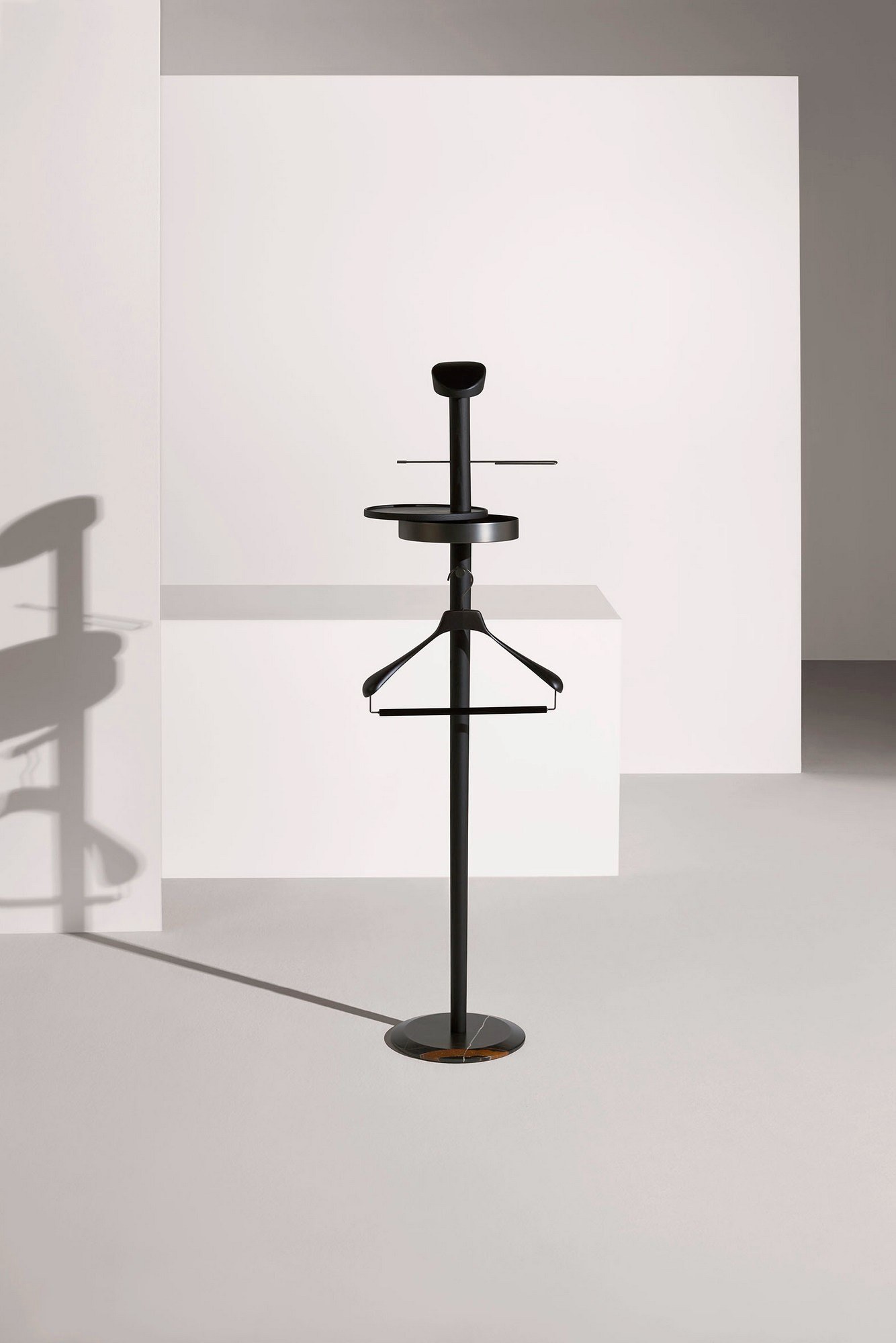 MOMENTS M Ash valet stand By nomon | design Andrés Martínez