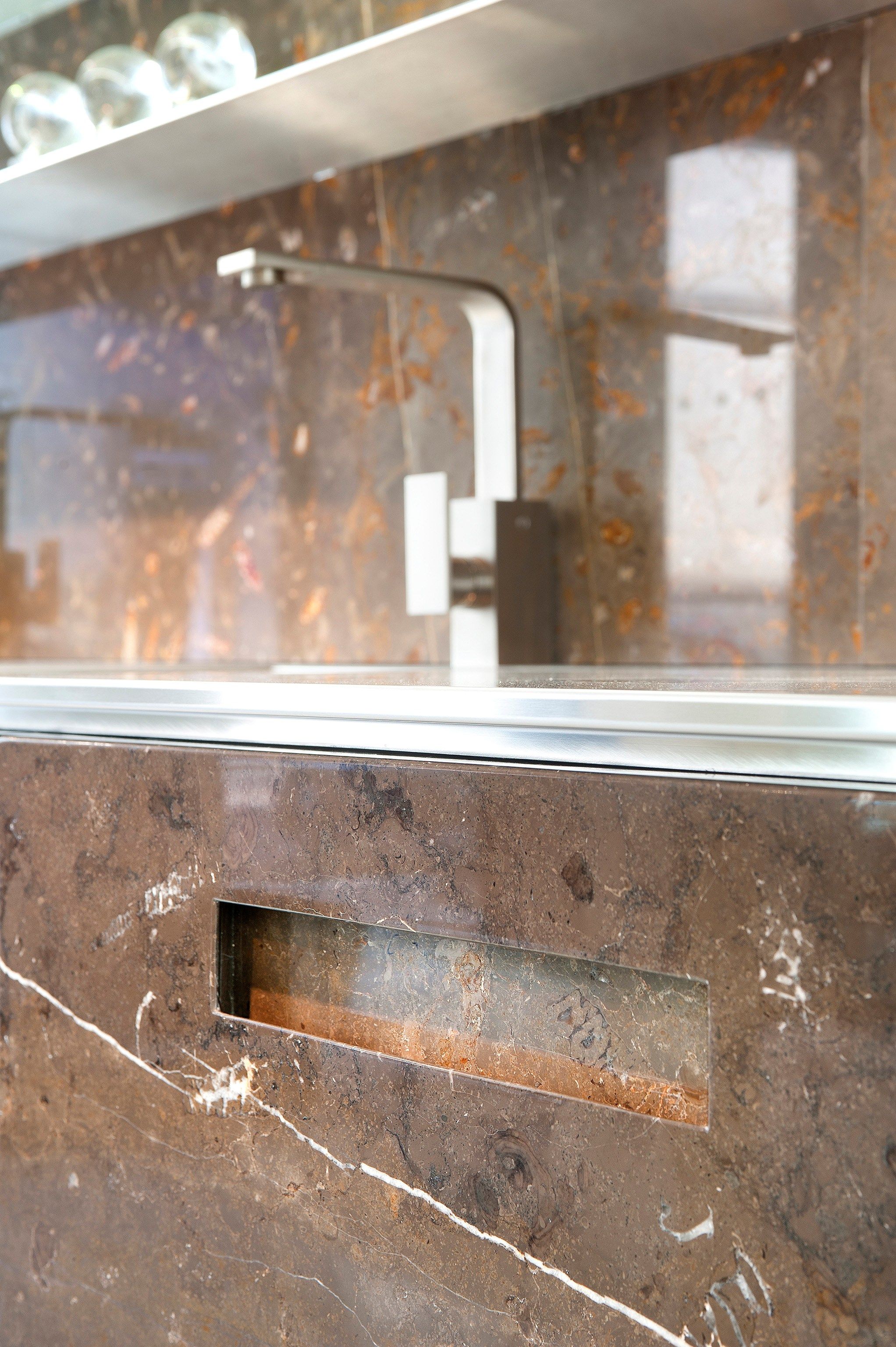 Lacquered wooden fitted kitchen MONFORTE By SCIC