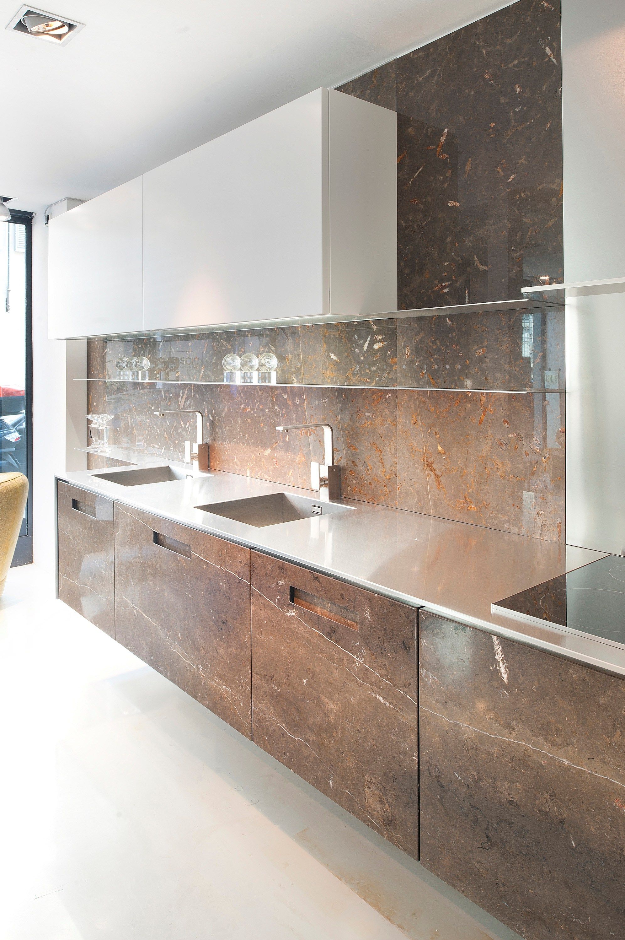 Lacquered wooden fitted kitchen MONFORTE By SCIC