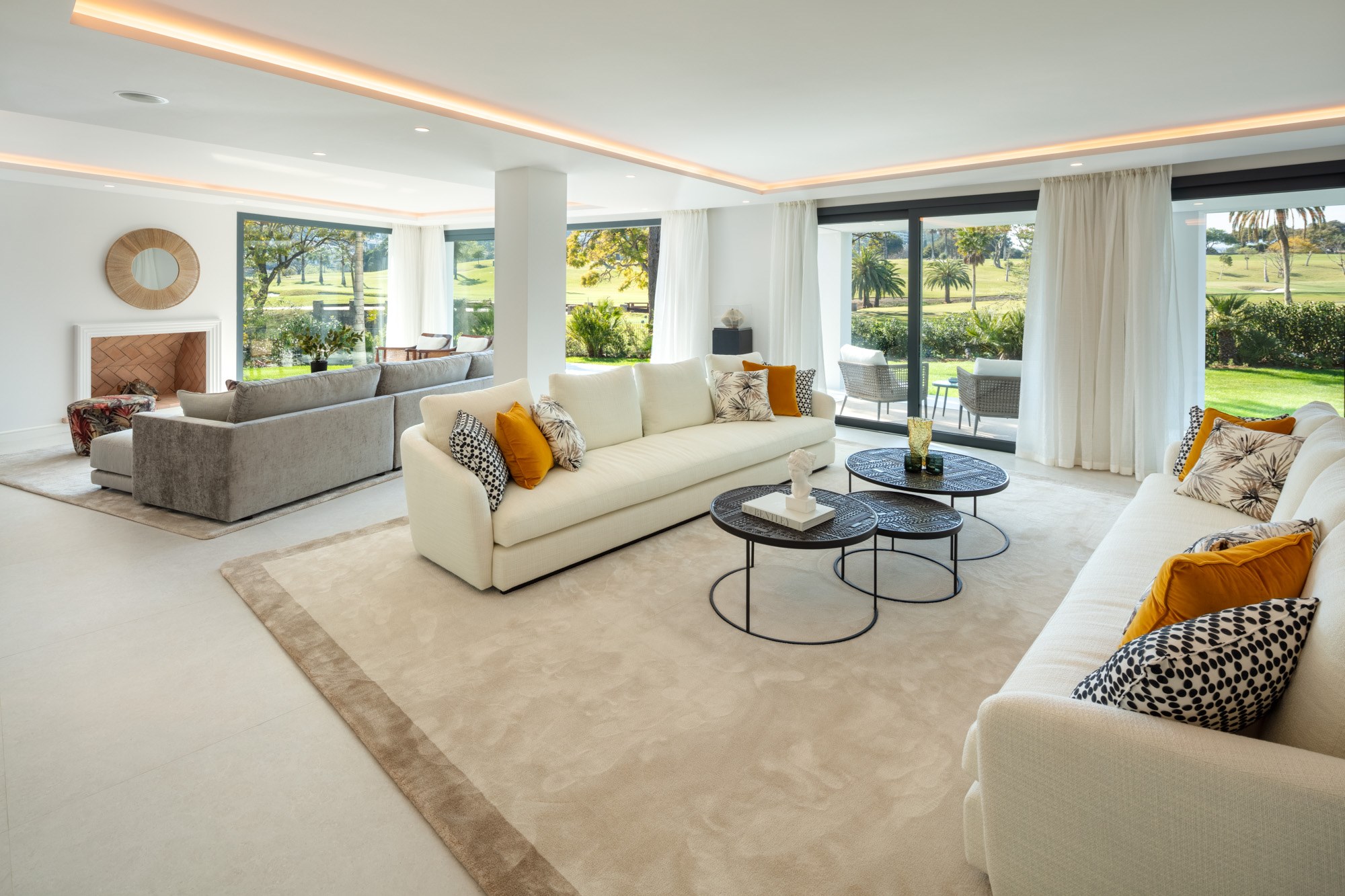 MOON | Sectional sofa Moon Collection By Martínez Cardona