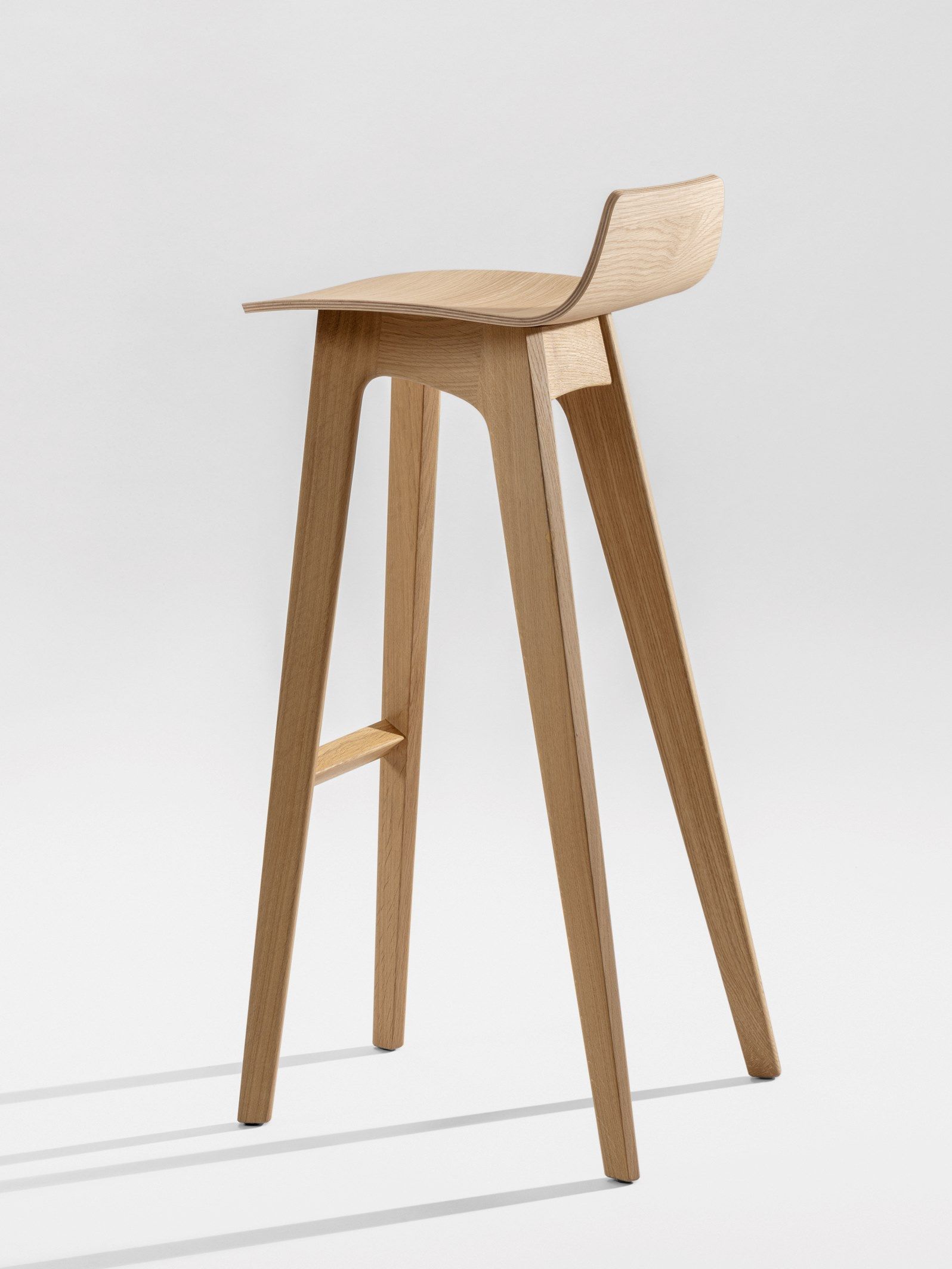 High wooden stool MORPH BAR By ZEITRAUM design Formstelle