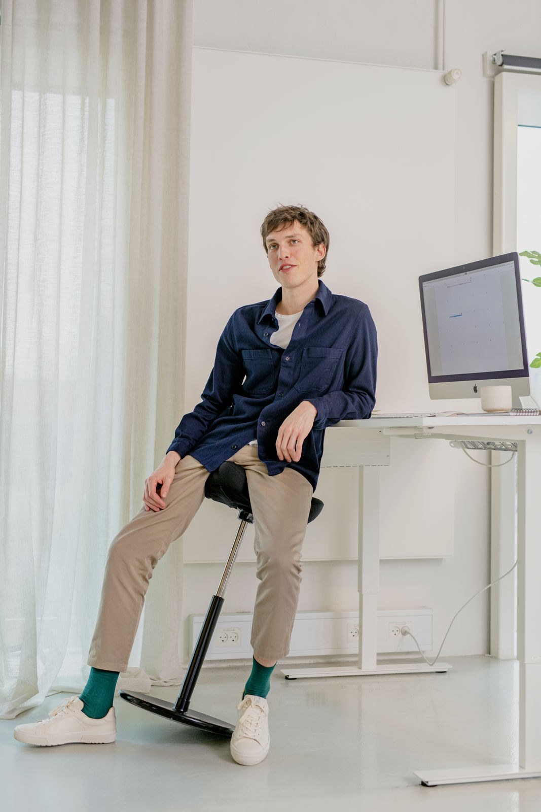 The versatile saddle chair for sit/stand support MOVE™ By Varier Furniture