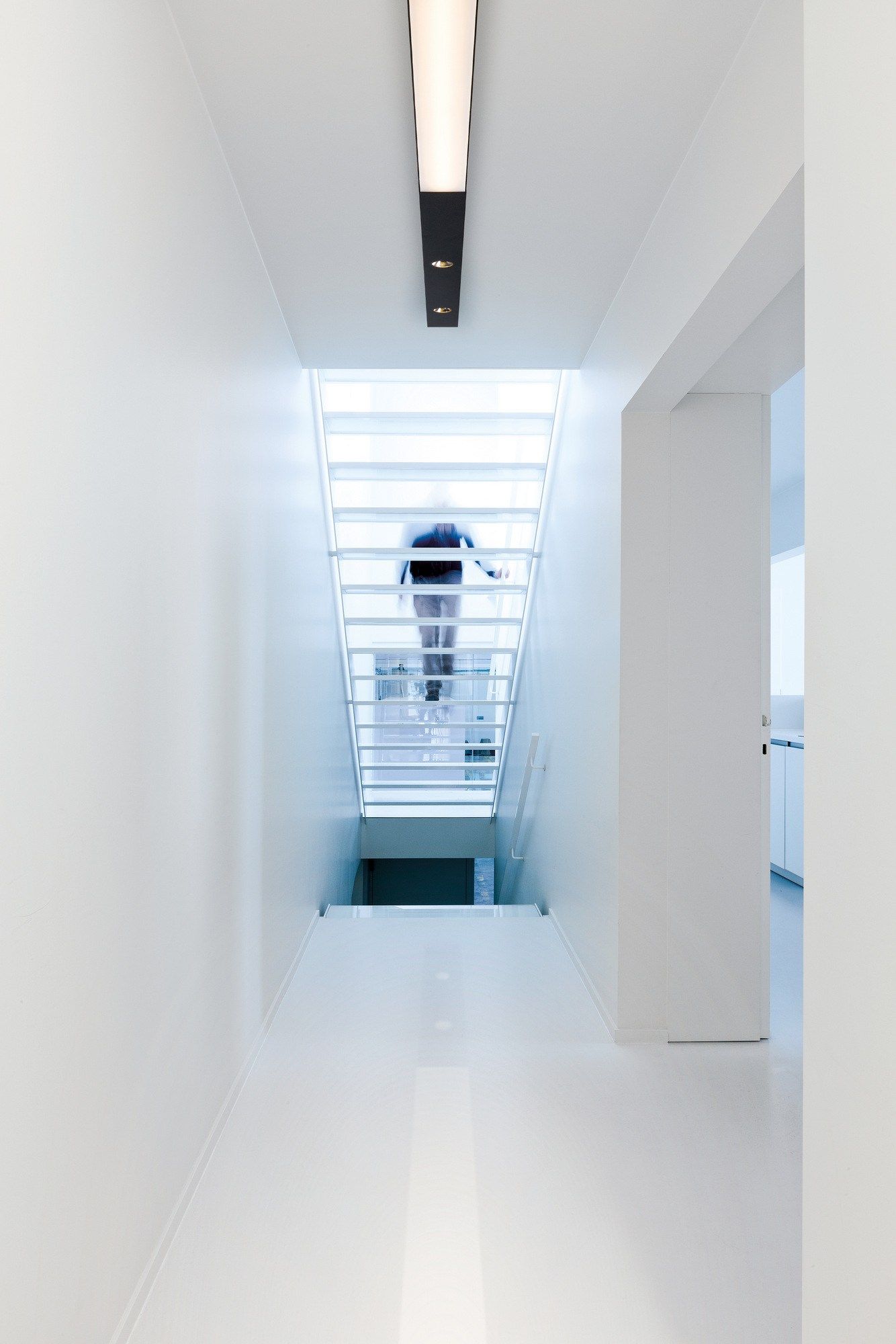 MP78 Ceiling mounted linear lighting profile By Modular Lighting ...