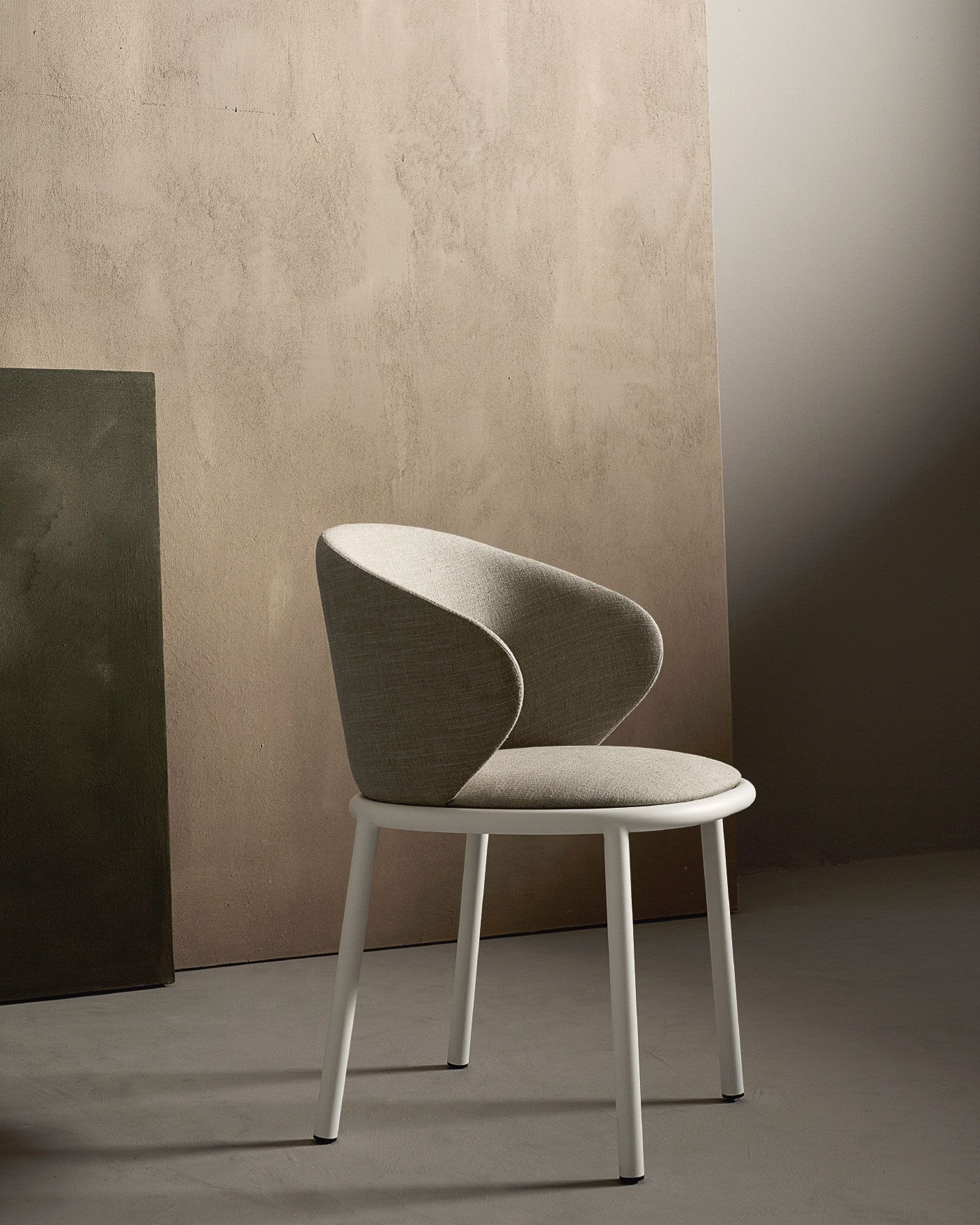 MUN Fabric chair with armrests By Desalto | design Mario Ferrarini