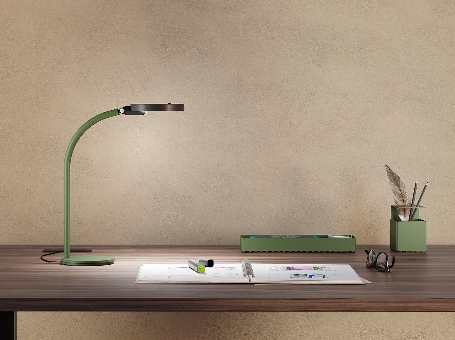 LOOLA MINI Adjustable LED desk lamp with dimmer By Manade | design ...