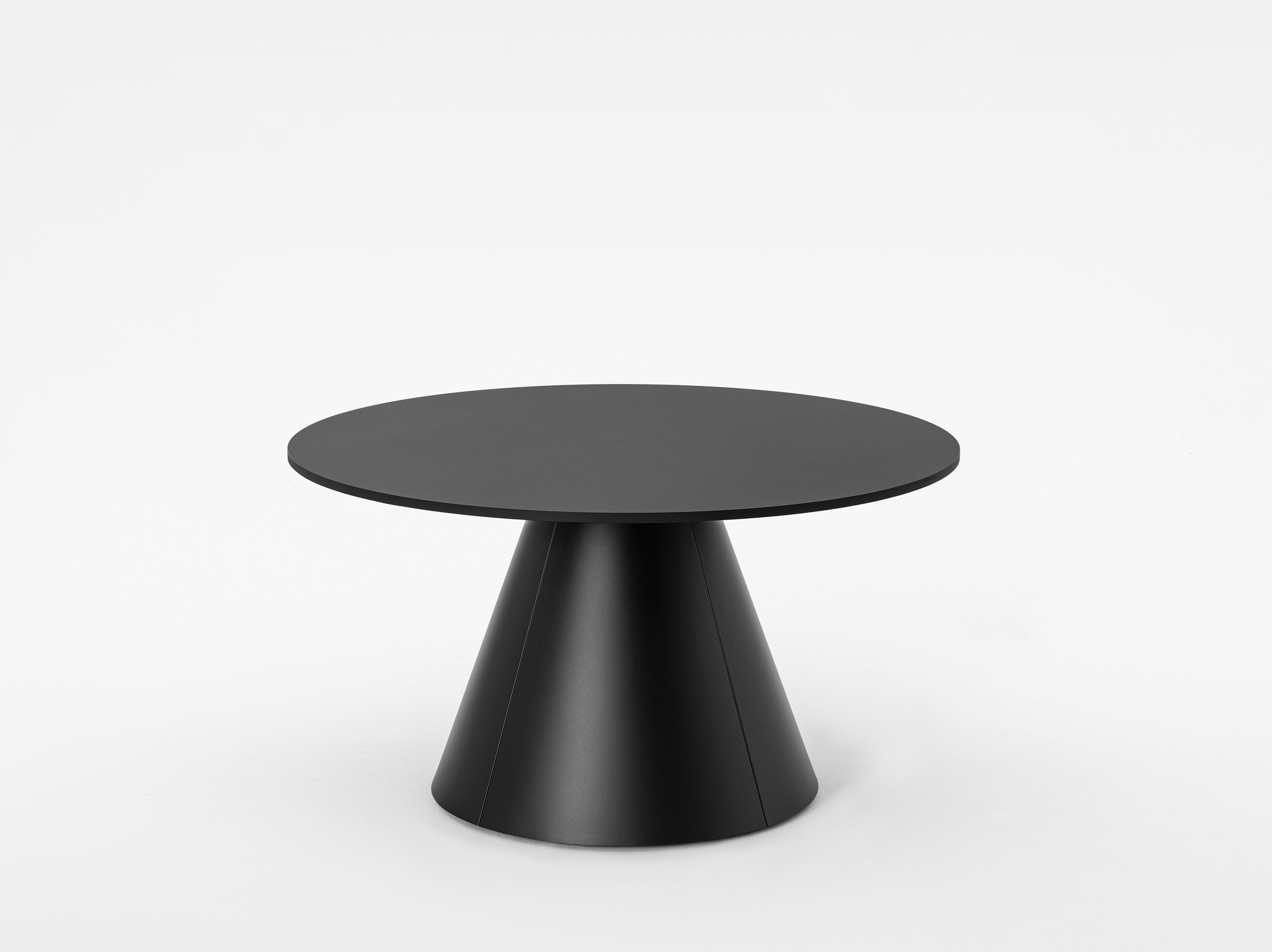 250 CONE 桌子 By Mara