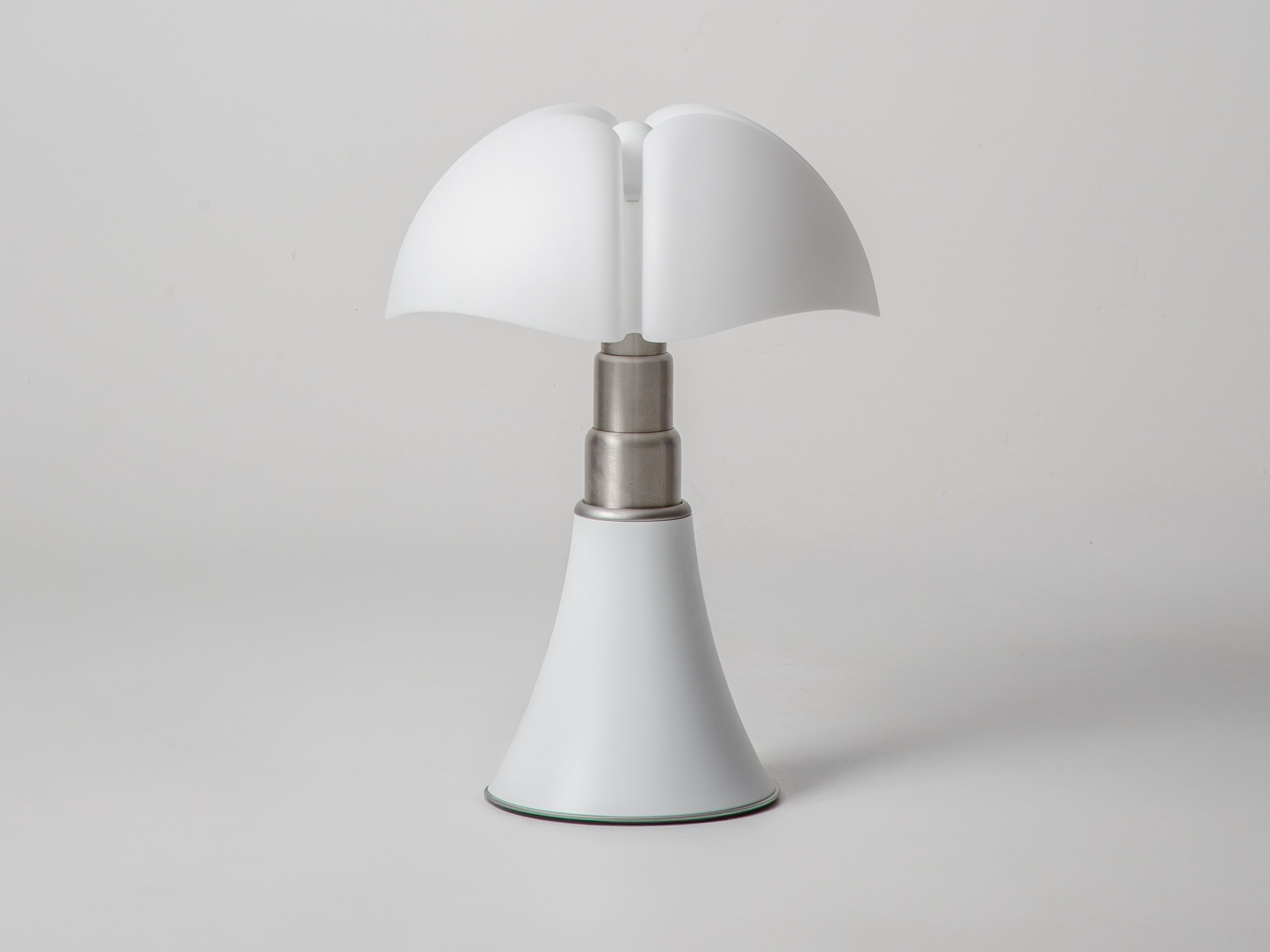 PIPISTRELLO WHITE MATT Table lamp By Martinelli Luce | design Gae Aulenti