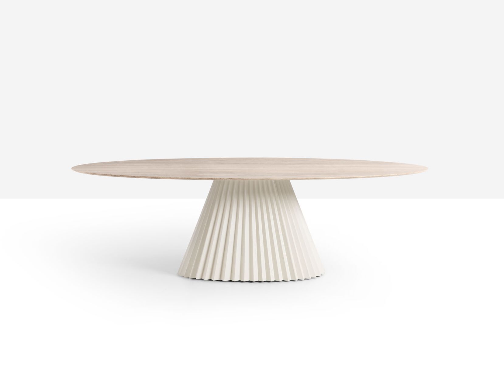 PLISSÉ ELLITTICO Fixed elliptical table with a metal base. By Midj ...