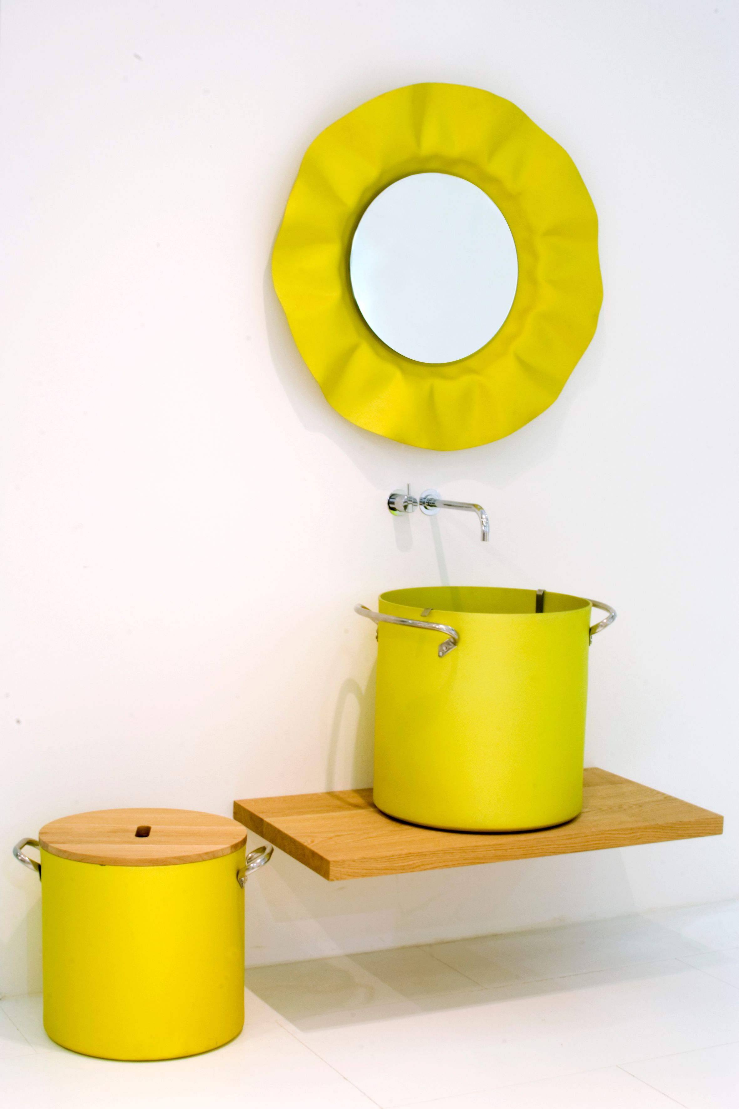 CHEF Round aluminium mirror with integrated lighting By Rapsel | design ...