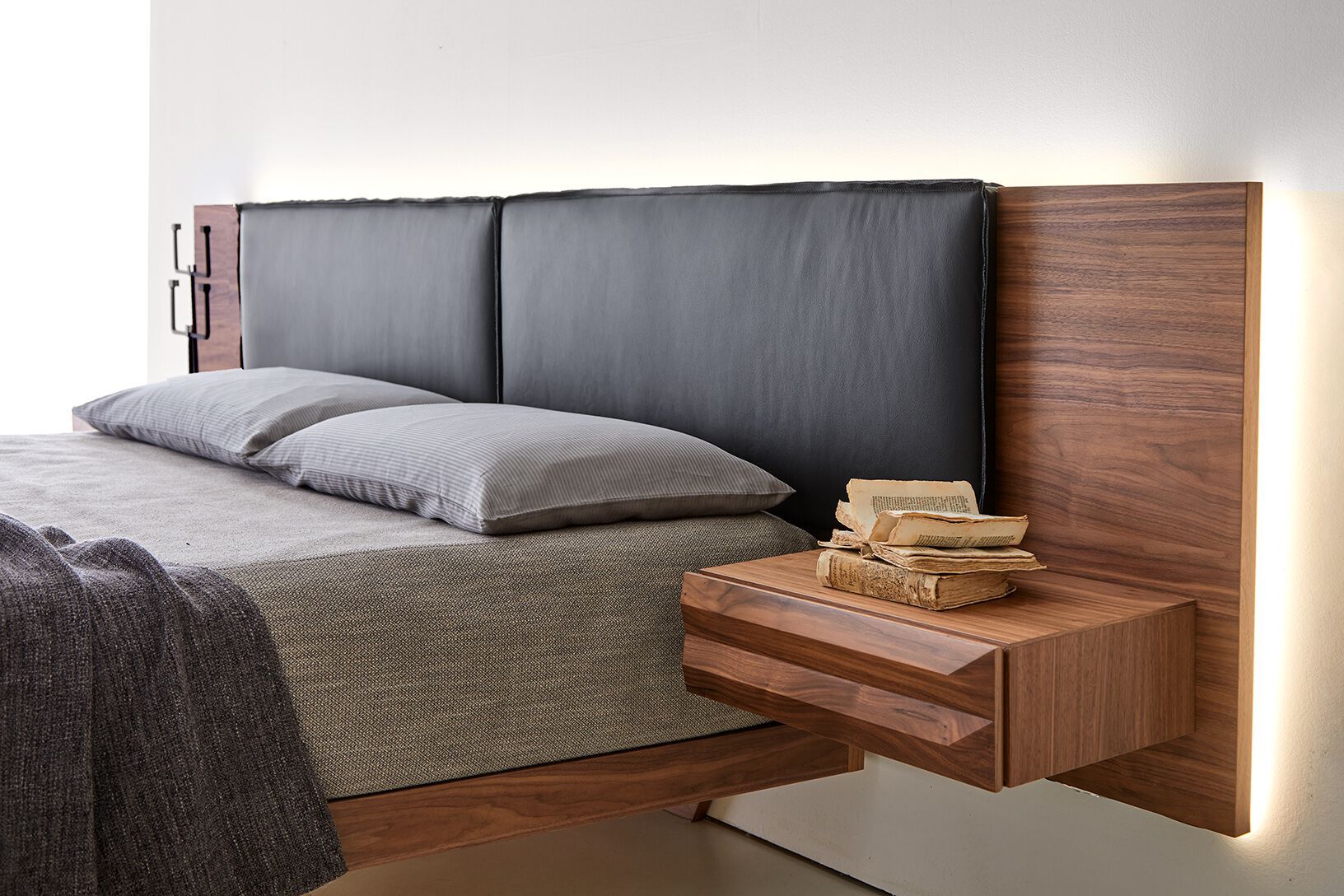YORK Bed By Modesign