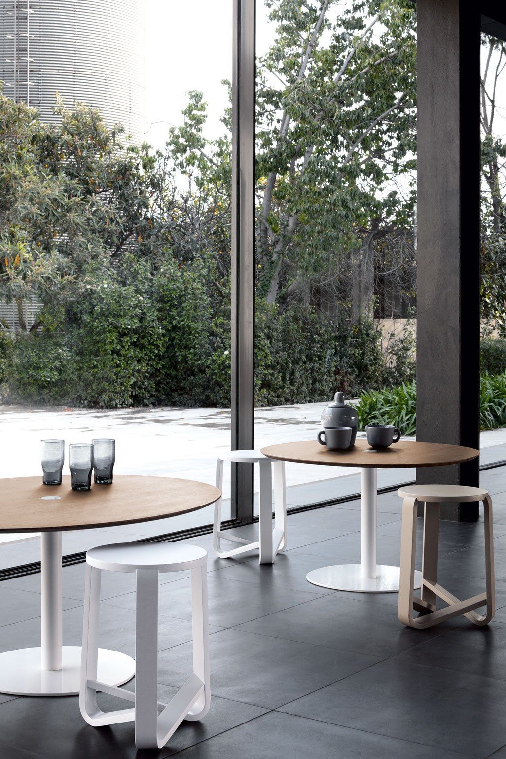 NUCLEO | Round table By Punt design Victor Carrasco