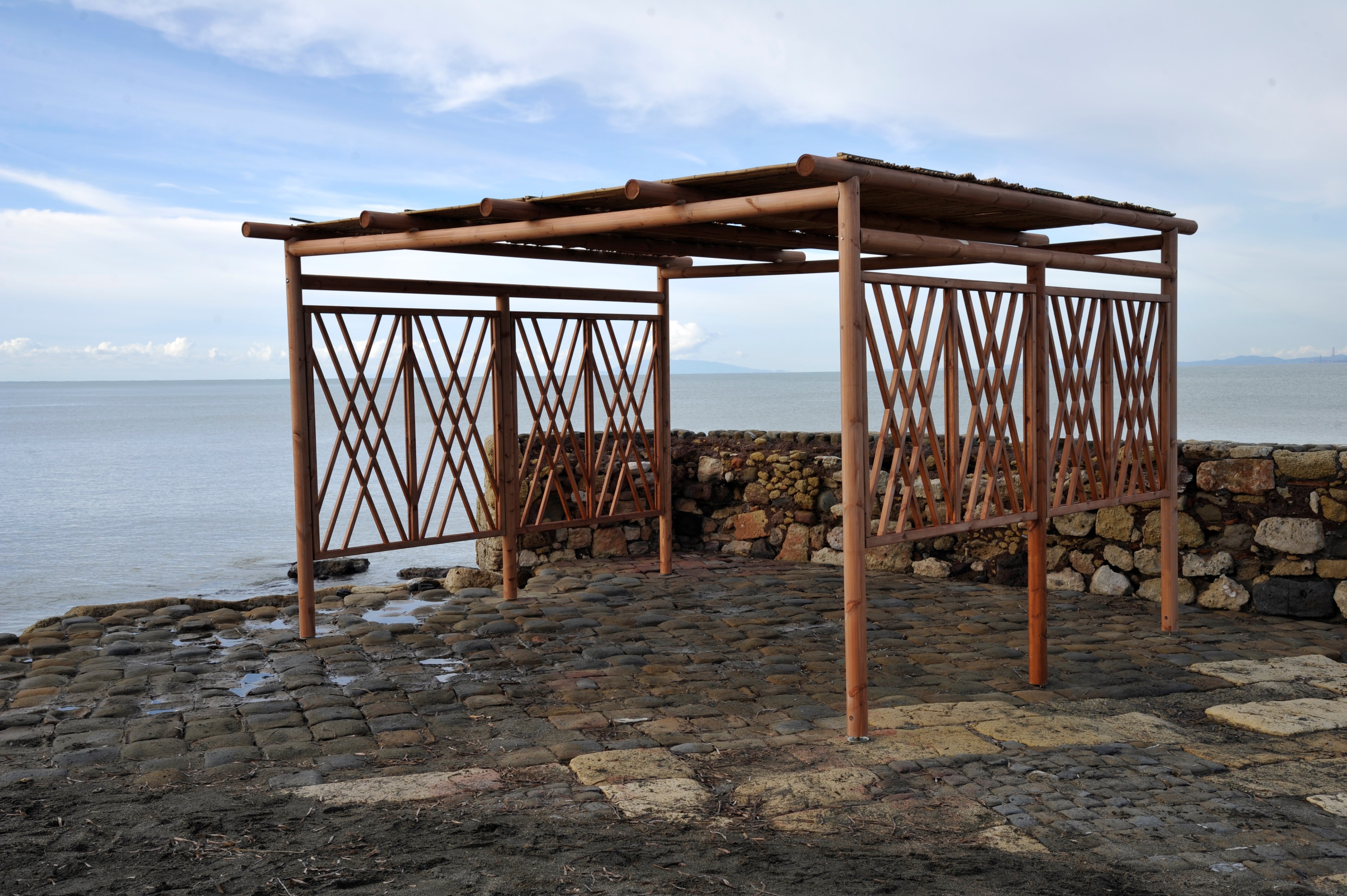 NAGI Pergola autoportante in pino By Unopiù